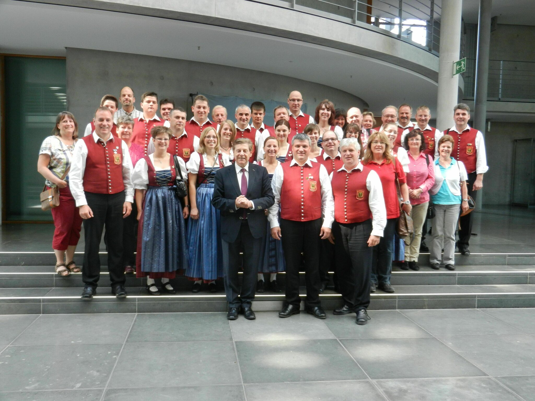 Schwäbische Trachtenkapelle Hirblingen besucht Eduard Oswald in Berlin - Gersthofen