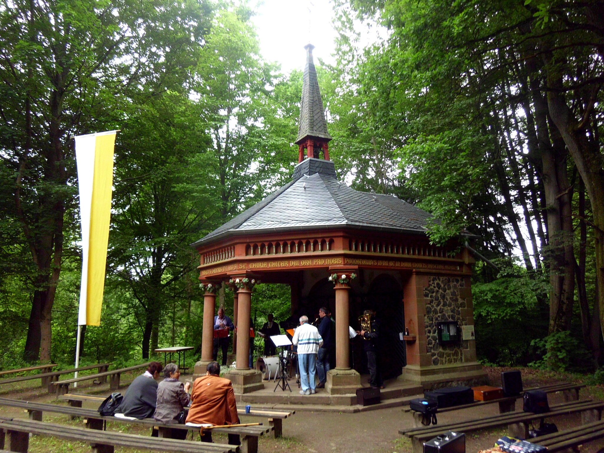 "Über die Berge schallt ... " - eine Wallfahrt zur Forstkapelle - Marburg