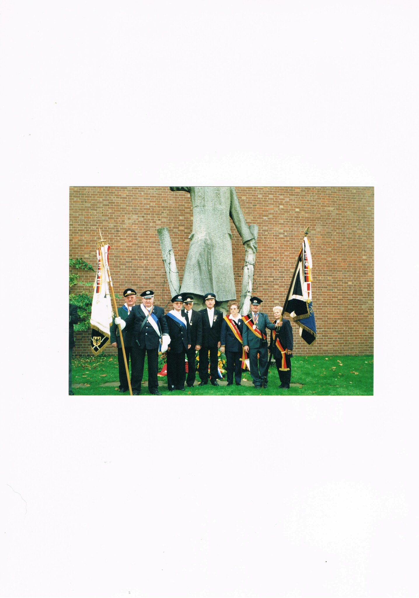 Unsere Fahne ist ein Symbol der Treue und Ehre - Hatzfeld (Eder)