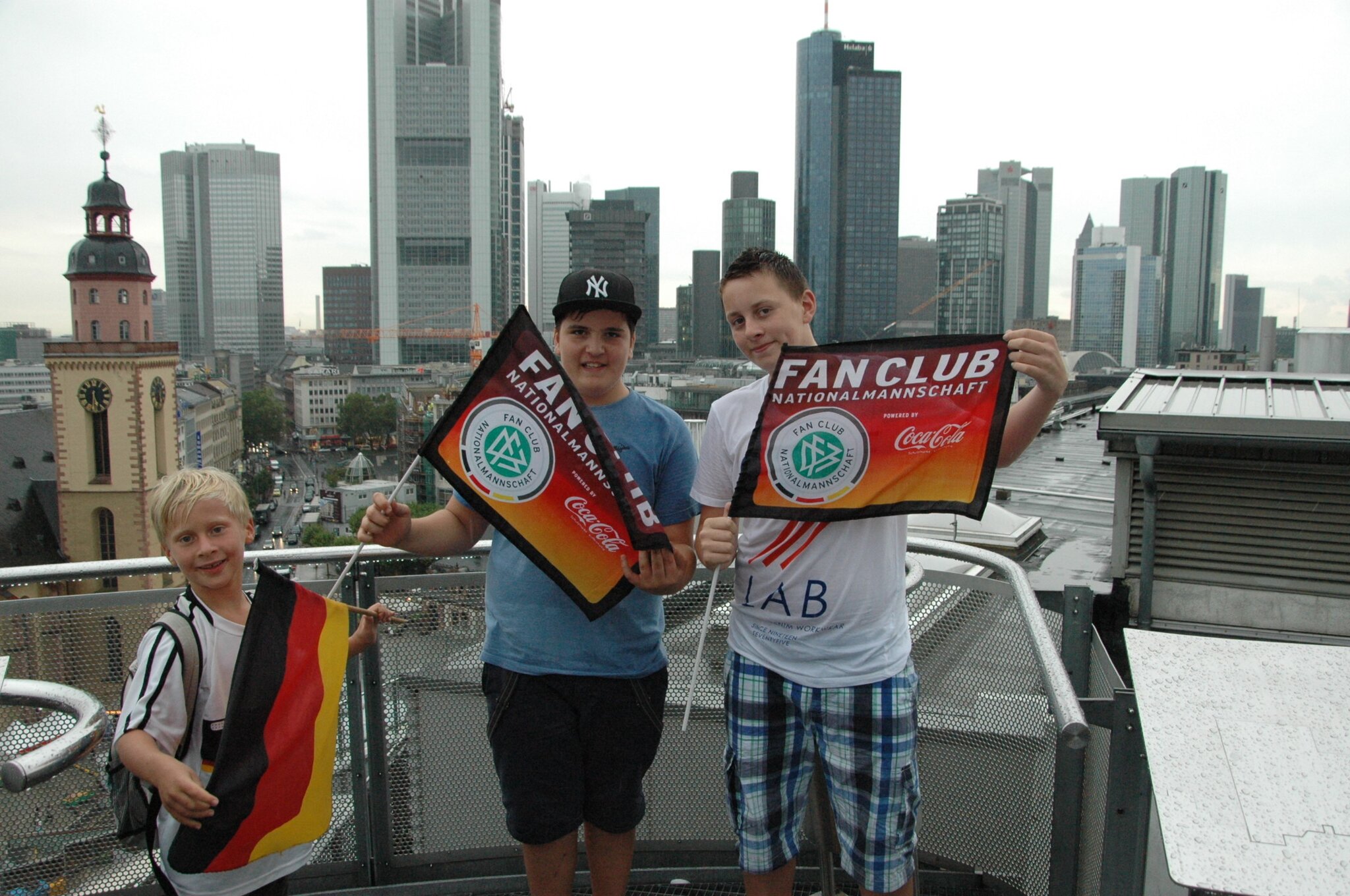 Unterwegs: junge Fans der deutschen Europameisterinnen 2013 - Frankfurt am Main