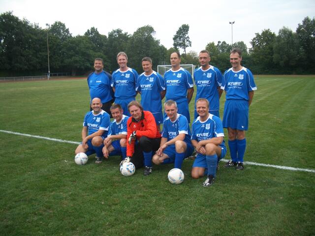 MTV Ilten Fußball Ü40-News: Ilten gewinnt die Mutter aller Derbys und ...