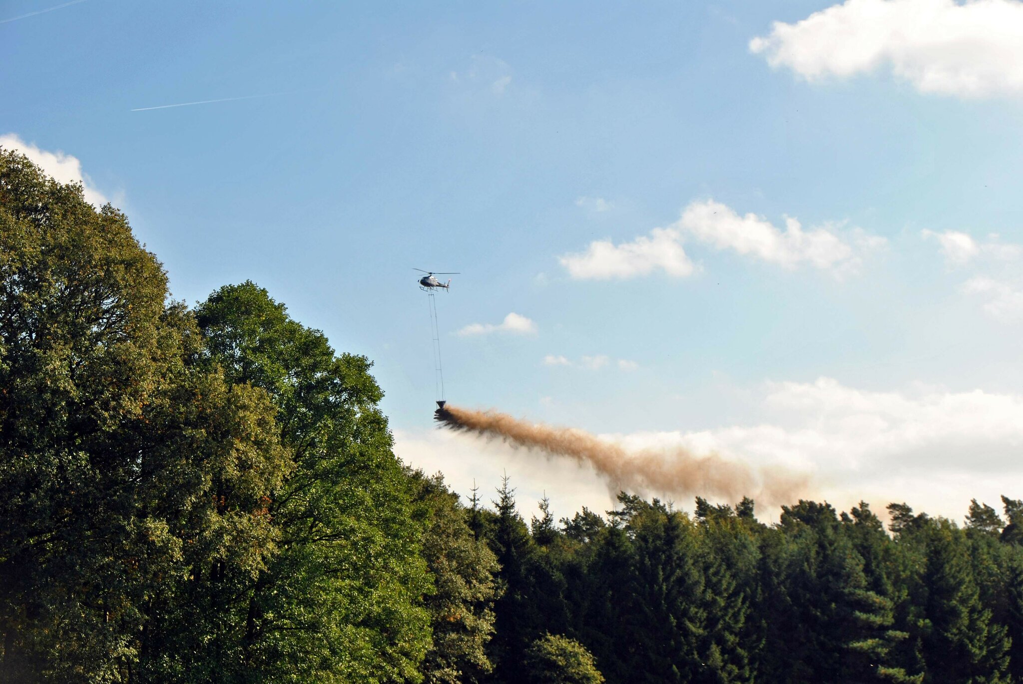 Kalken gegen sauren Regen,große Aktion in den Wäldern von Esperke und ...