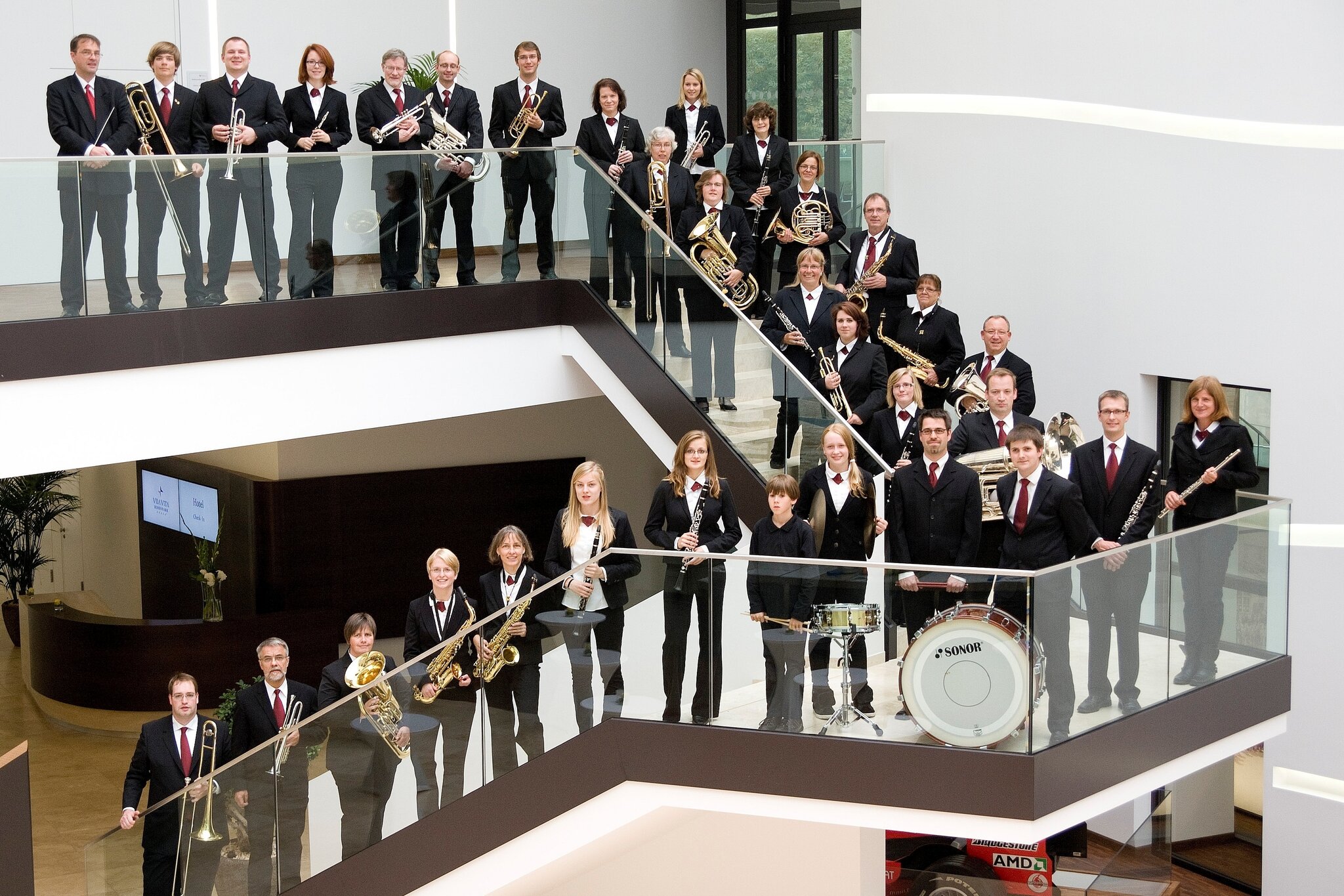 Sinfonische Blasmusik gepaart mit traditionellem Chorgesang im ...