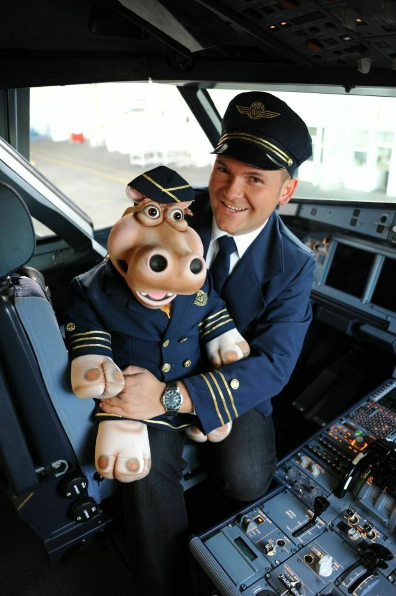 "AIR AMANDA "Landet im Günzburger Forum- Pierre Ruby ( Sebsatian Reich ...