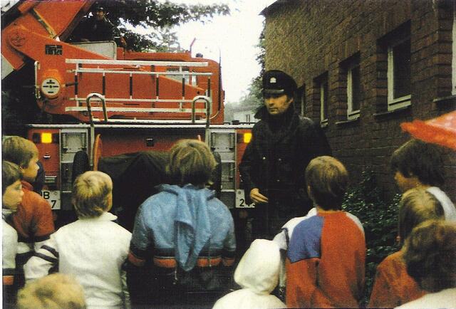 Feuerwehreinsatz in der Osli-Schule vor 30 Jahren: Hissen der Bremer ...