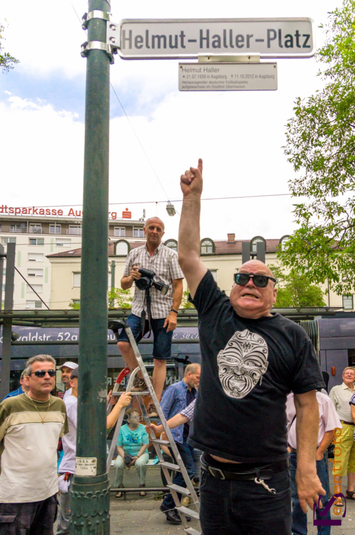 Square Habemus Helmut Haller! - Augsburg