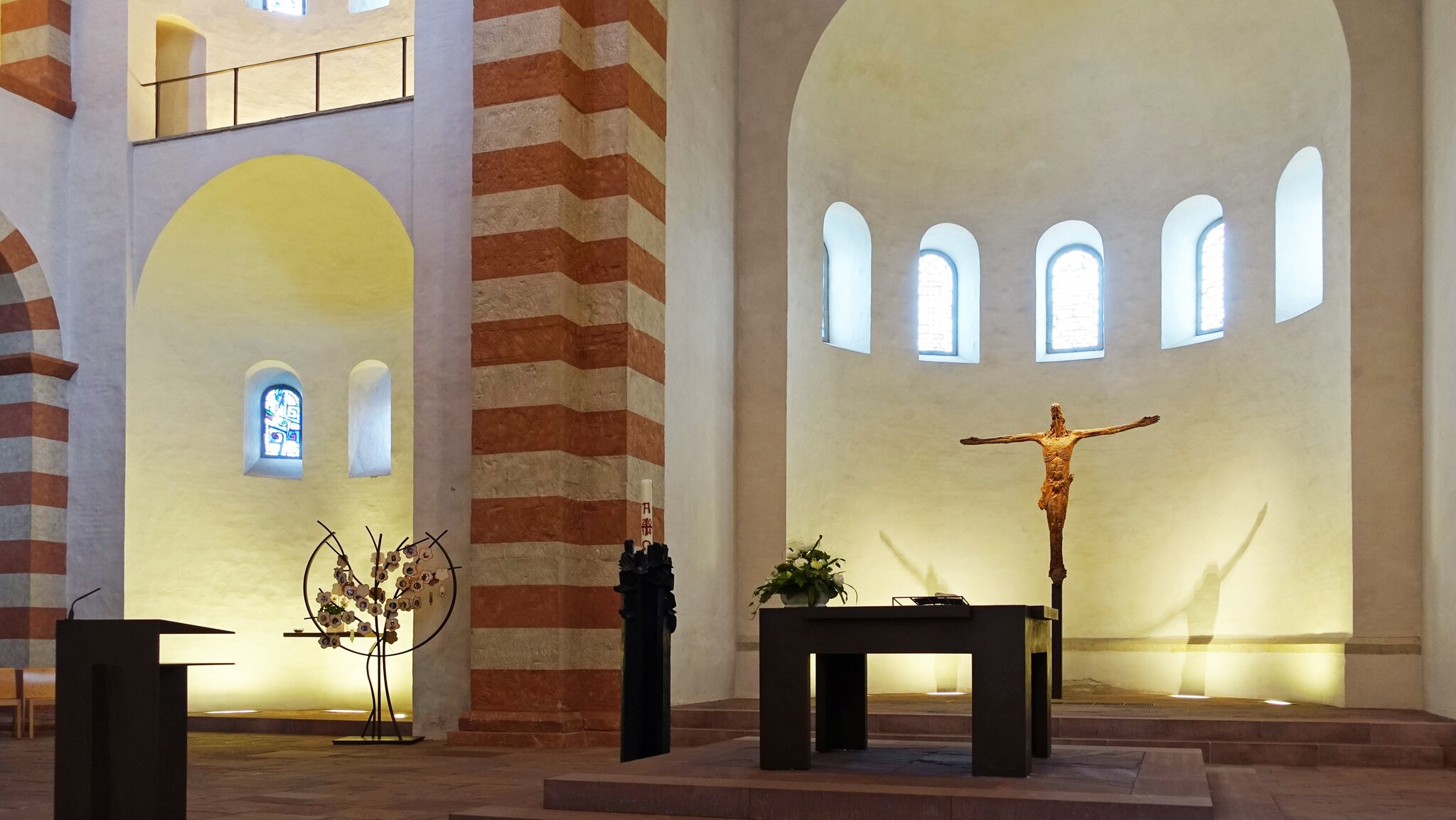 Die Hildesheimer Michaeliskirche und ihre besondere Atmosphäre - Hildesheim