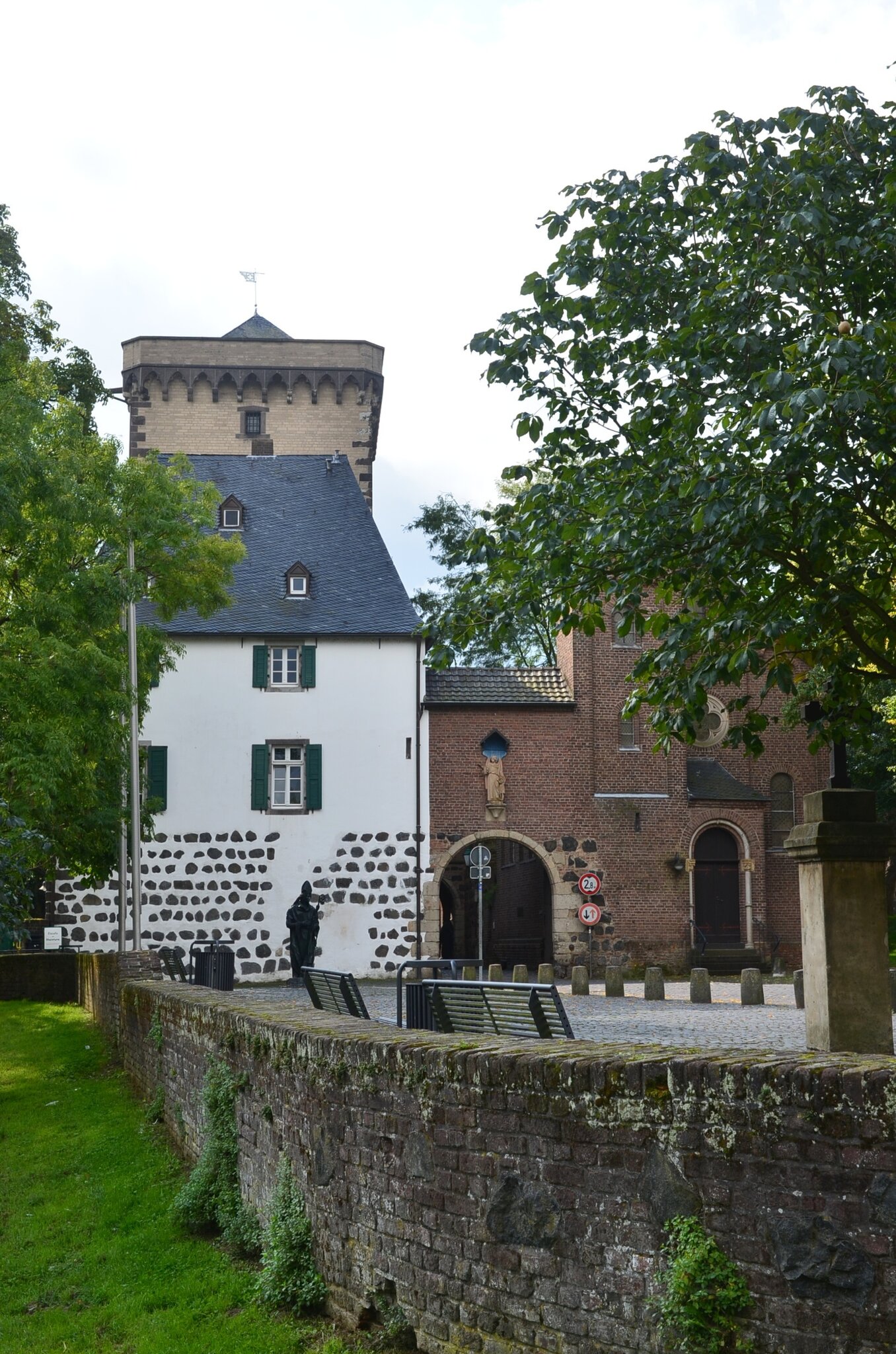 Kennen Sie Zons? Wie ein Dorf zur wehrhaften Zollfeste aufstieg. - Marburg