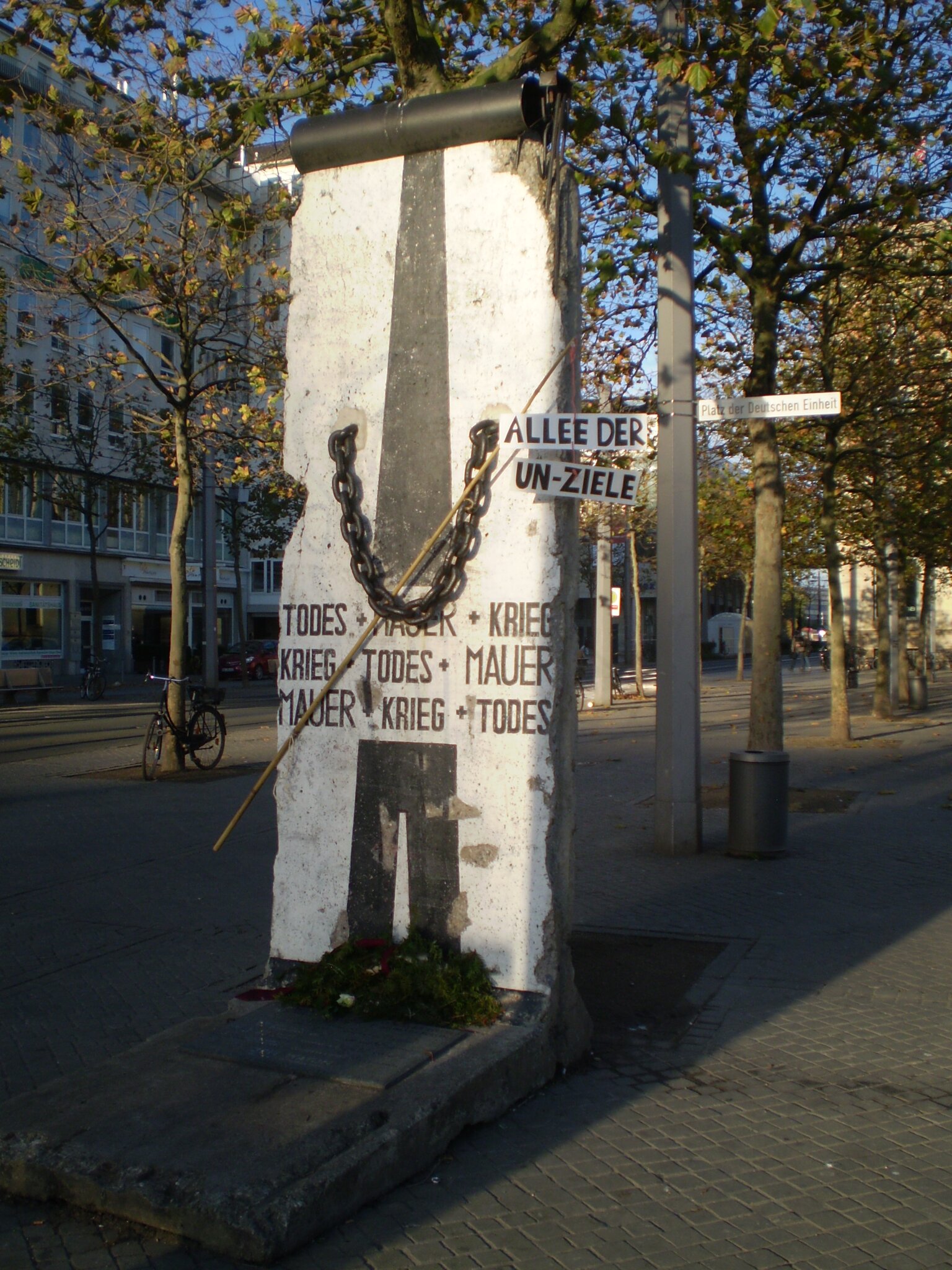 Öffentliche Erinnerung am 9. November 2014 auf dem Bremer Platz der ...