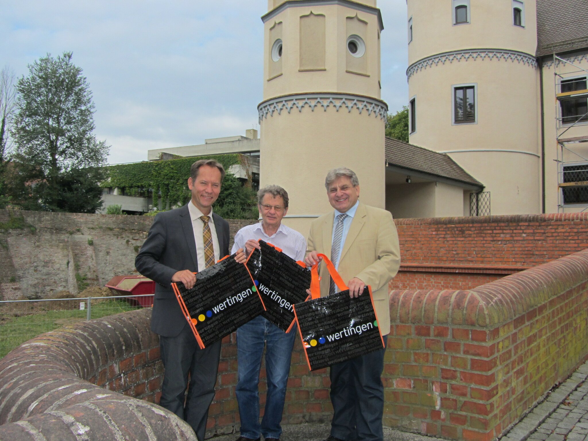 „Wertingen hat ein breitgefächertes Warenangebot“: Ein Interview mit ...