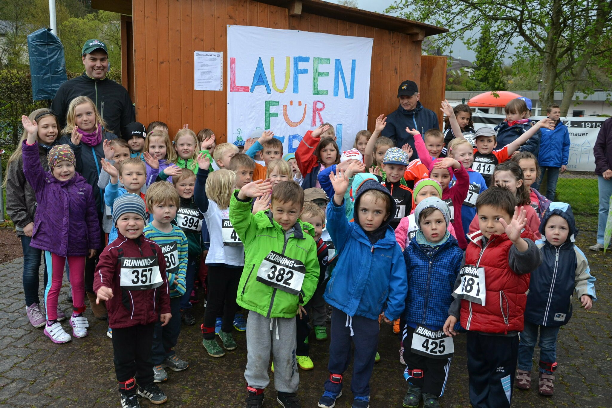 Kindergarten und TSV Vöhl: Spenden für Nepal - Vöhl