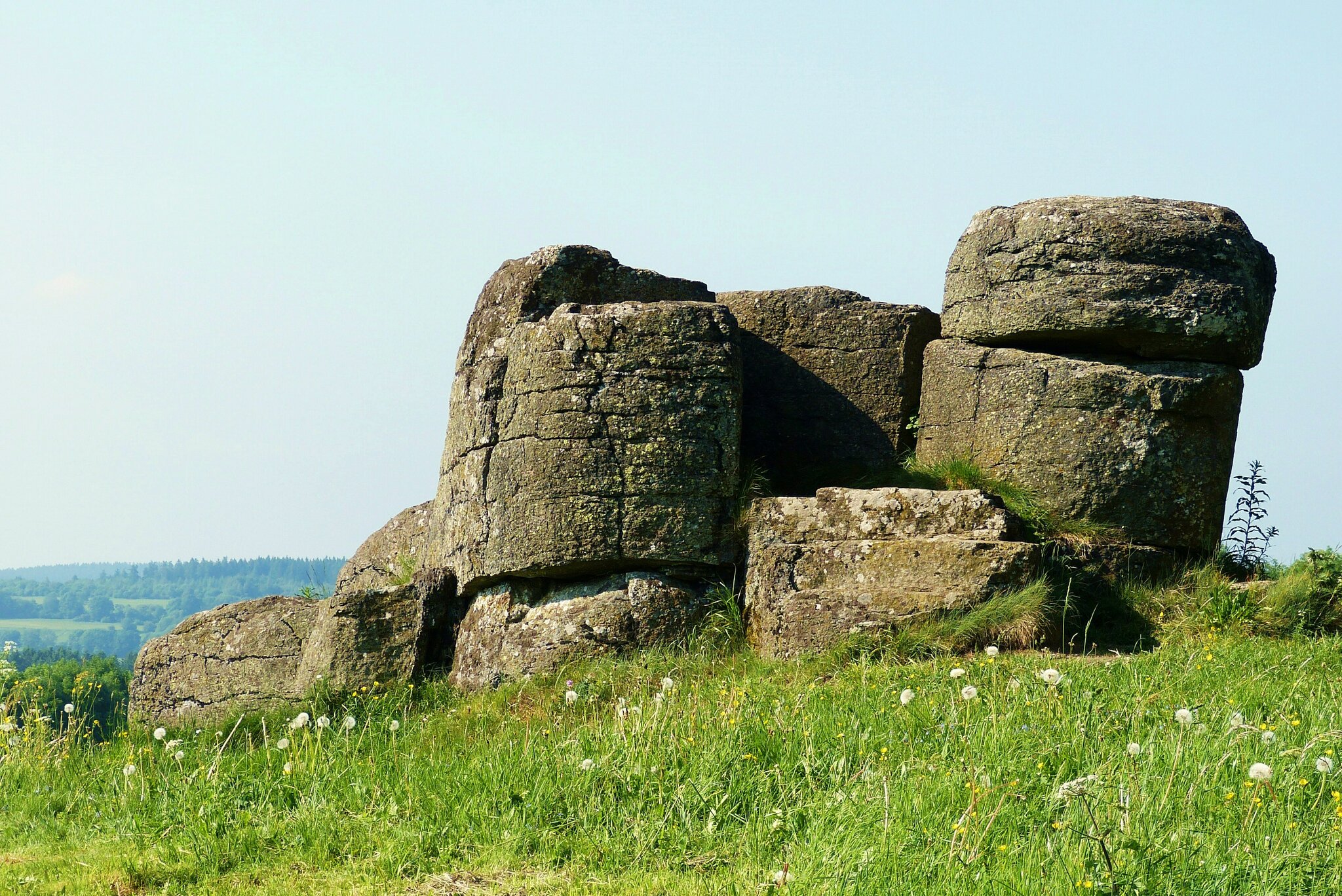 Ein mystischer Ort: Das Naturdenkmal Ketzerstein bei Liebenscheid ...