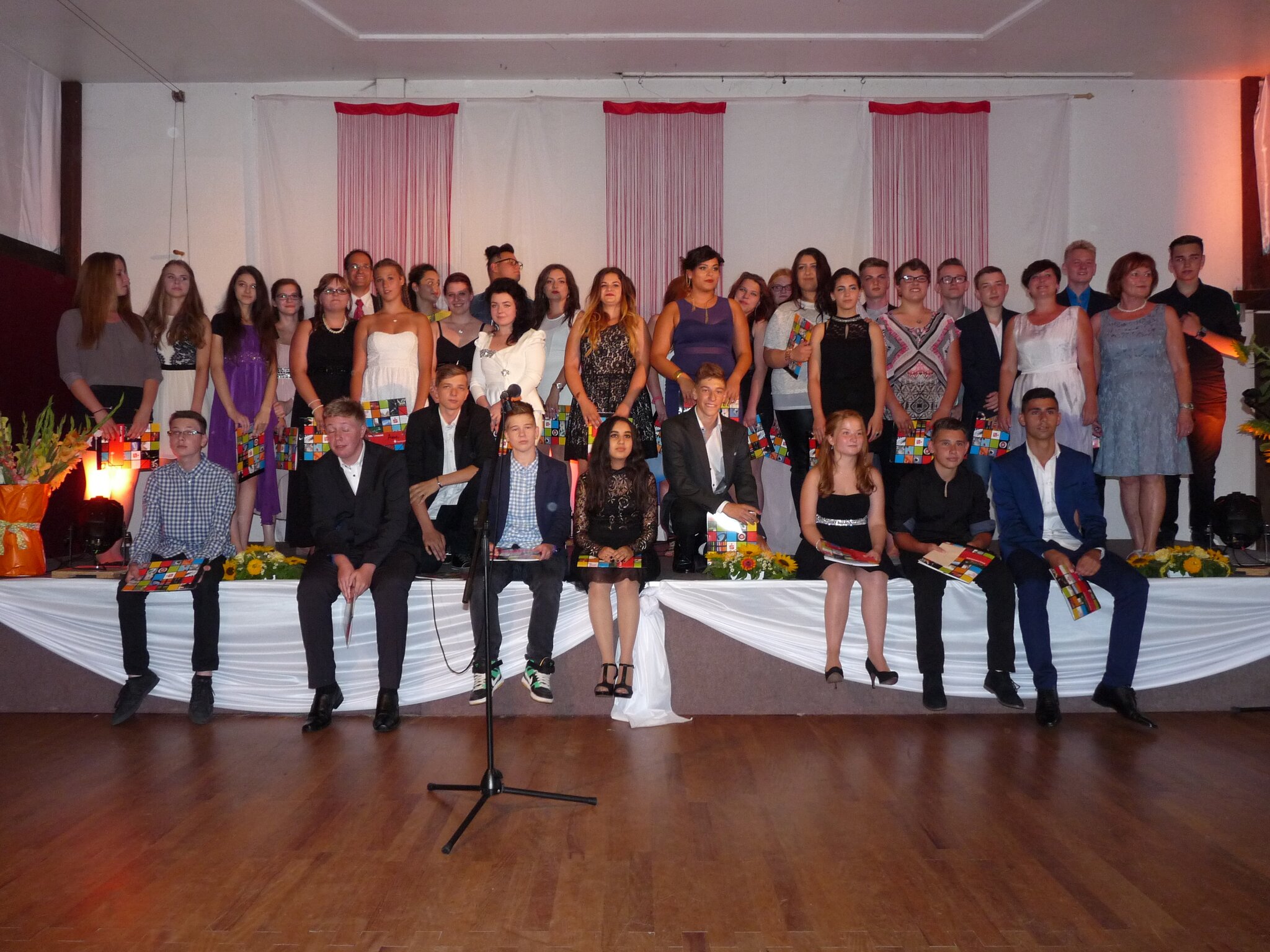 Wir sagen Adieu- Abschlussklassen verlassen den Eichenwald - Neusäß