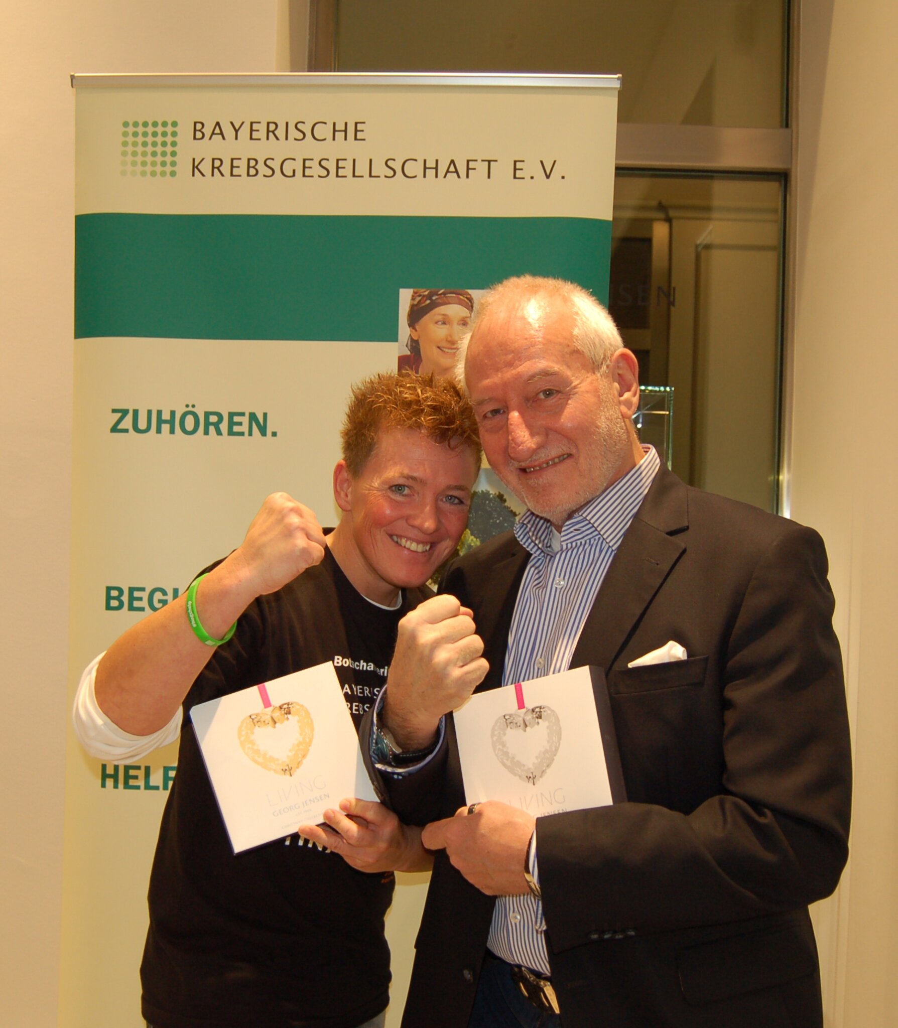 Schauspieler Sepp Schauer und Weltmeisterin Tina Schüßler zeigen Herz ...