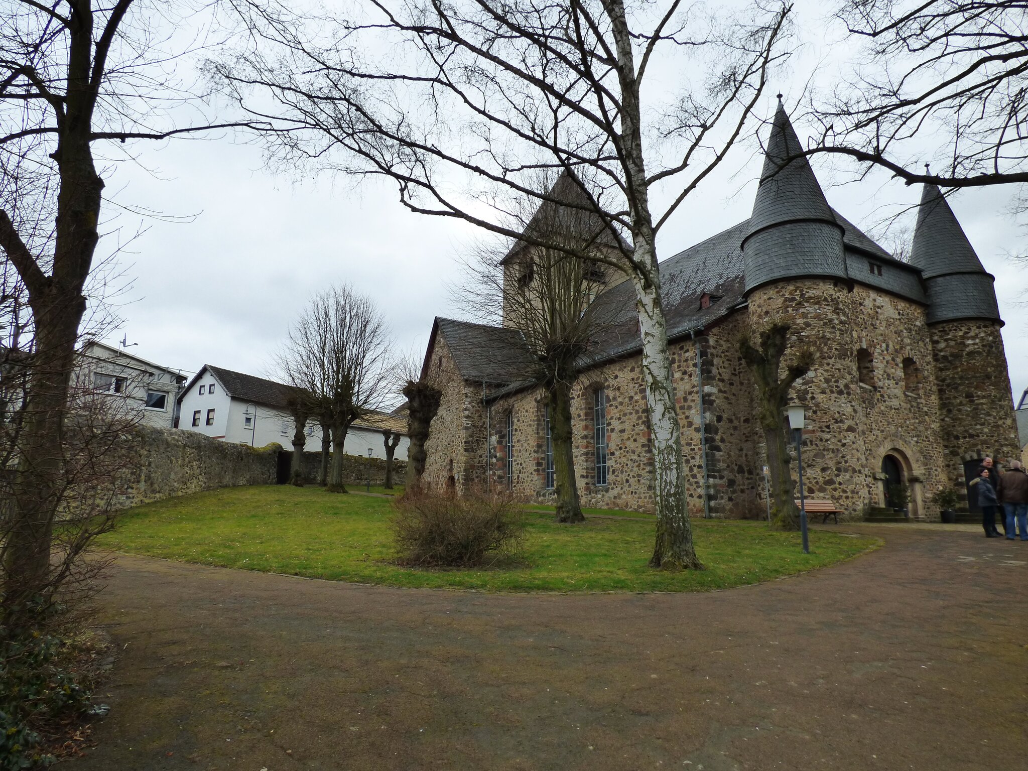 Von Kirche- Adel, alten Gemäuer und Fledermaus - Linden (HE)