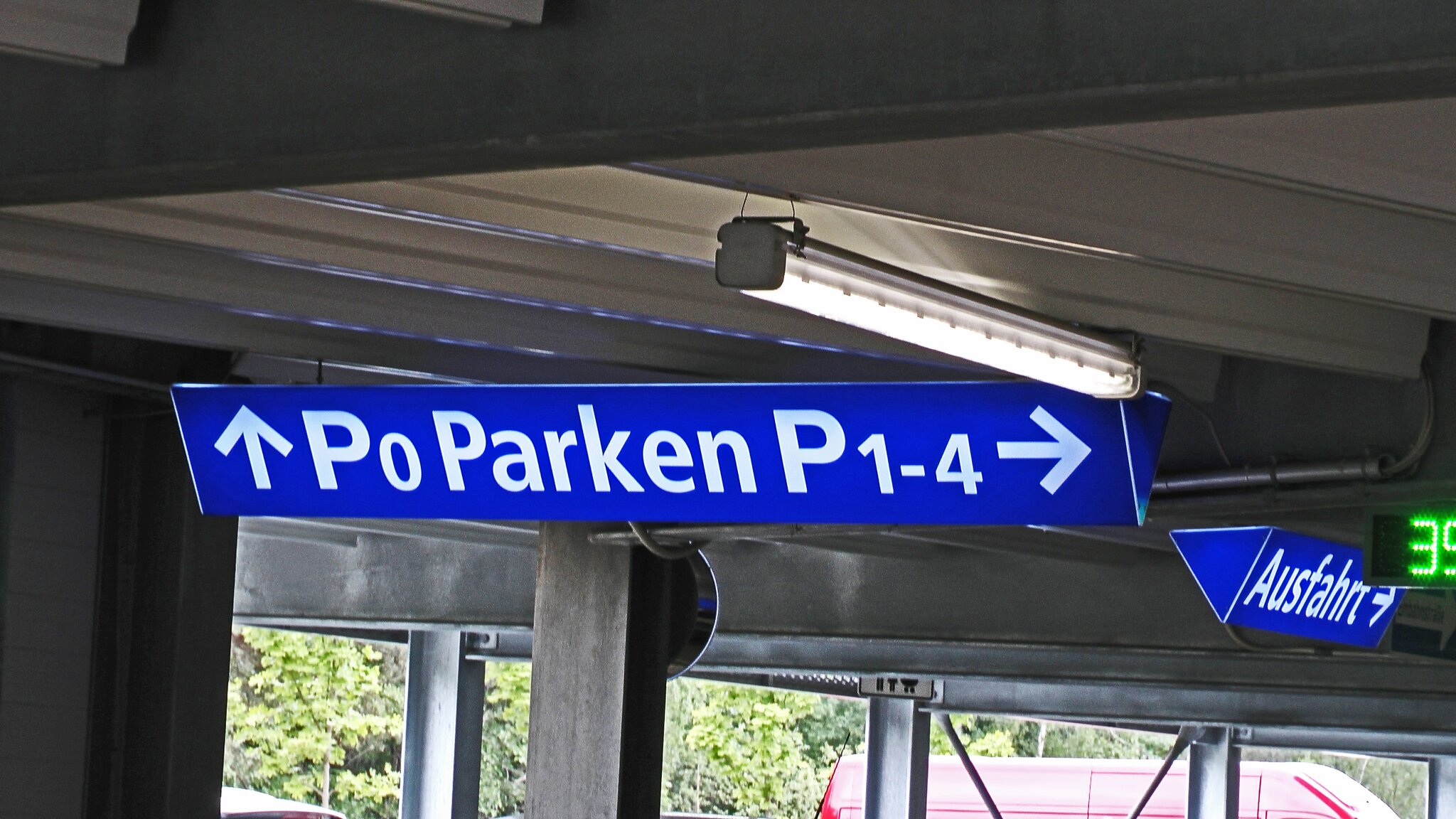 Hannover A2 Center Real Hannover - Altwarmbüchen. - Hannover-Groß-Buchholz