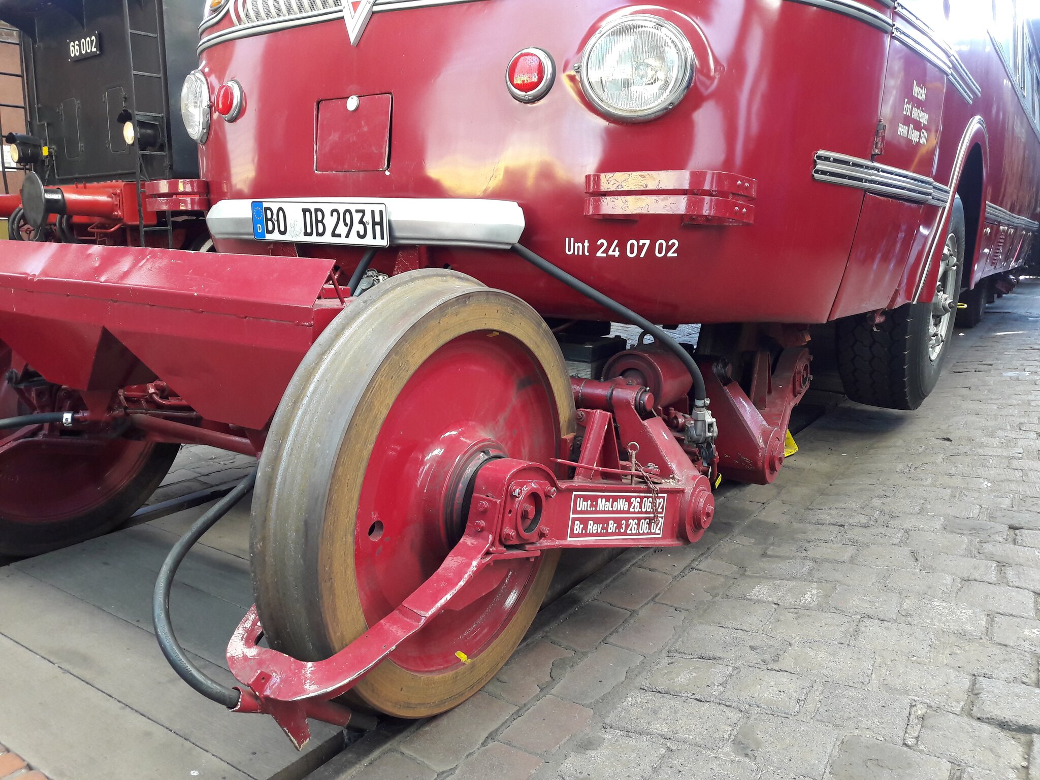 Der 'Schi-Stra-Bus' BS 300, Baujahr 1953 - von der Schiene auf die ...