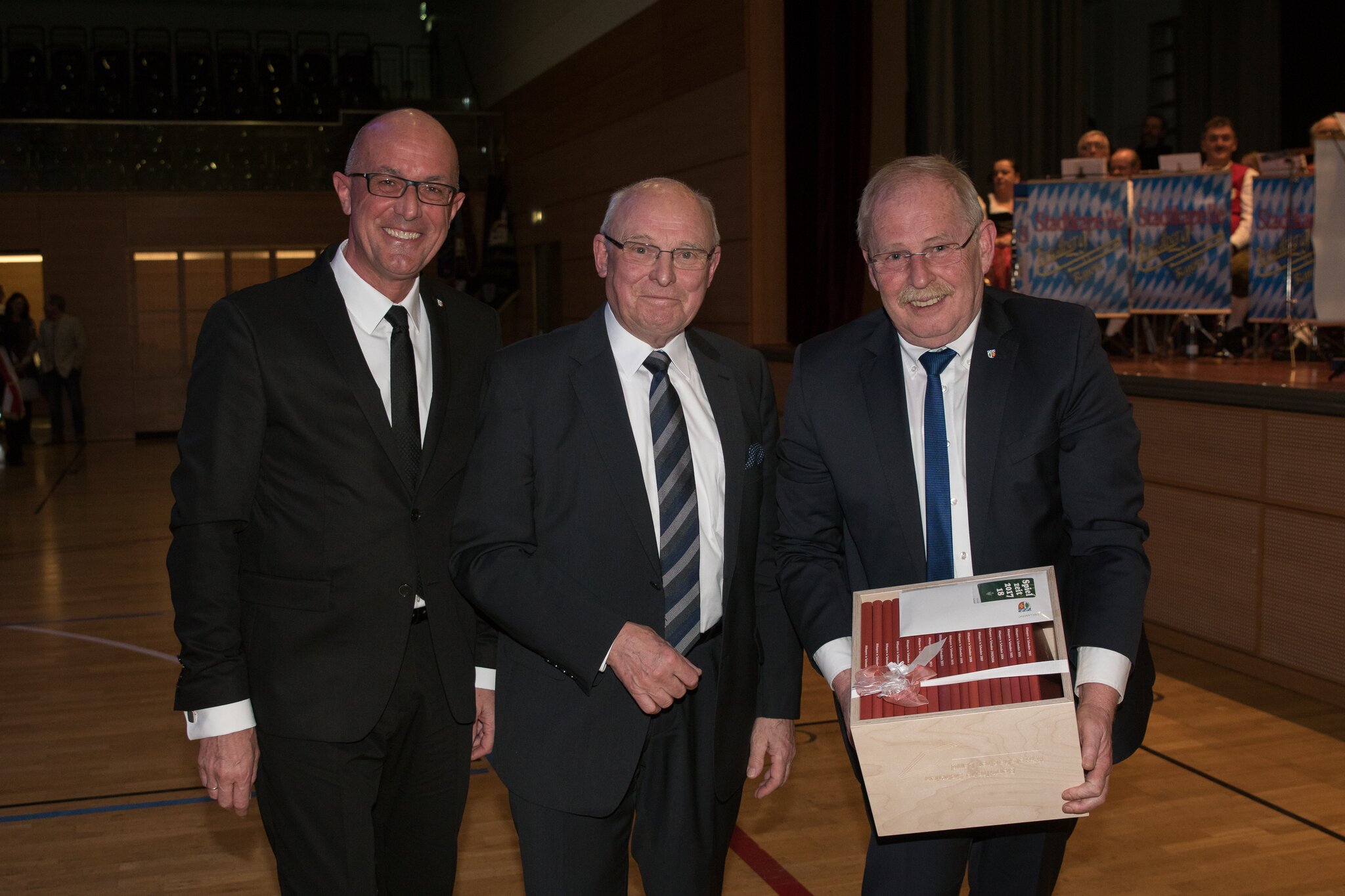 Friedberger Ehrenbürger und Altbürgermeister Albert Kling feiert 80 ...