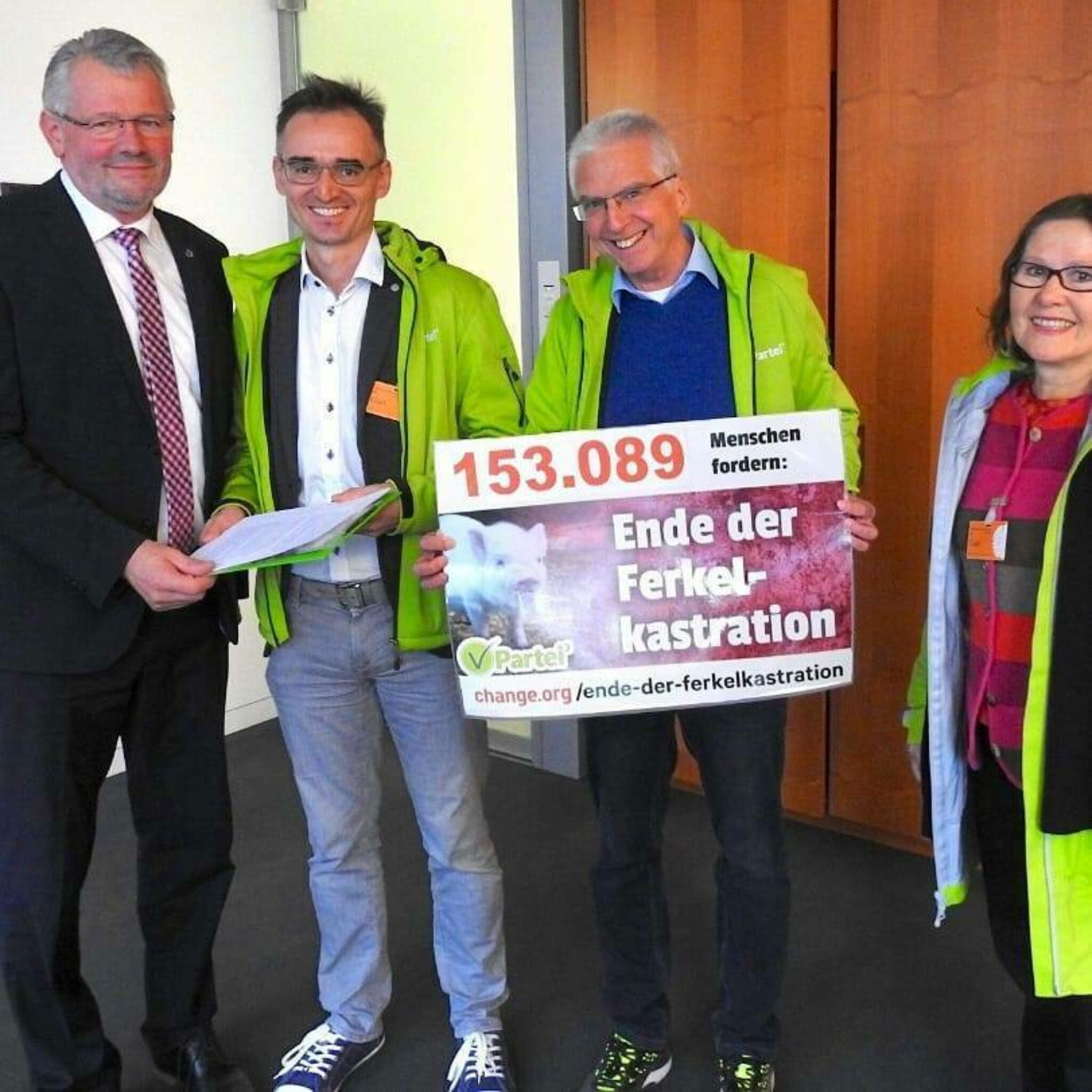 V-Partei³ übergibt dem Landwirtschaftsausschuss des Bundestages vor ...