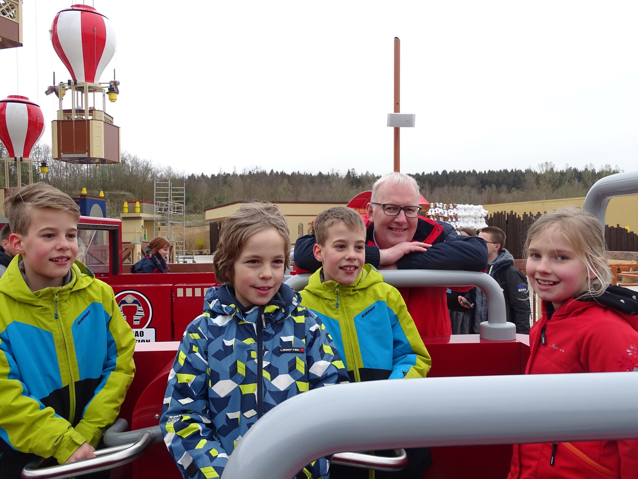 Legoland startet in die neue Saison- Zwei neue Fahrgeschäfte- VR ...