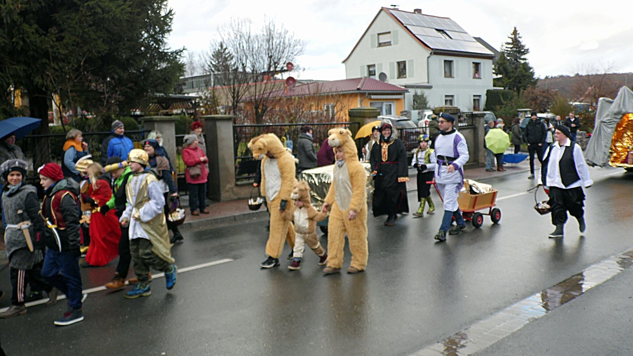 Ein paar Bilder vom 18. weltgrößten Märchenumzug in Bad Bibra ! - Bad Bibra