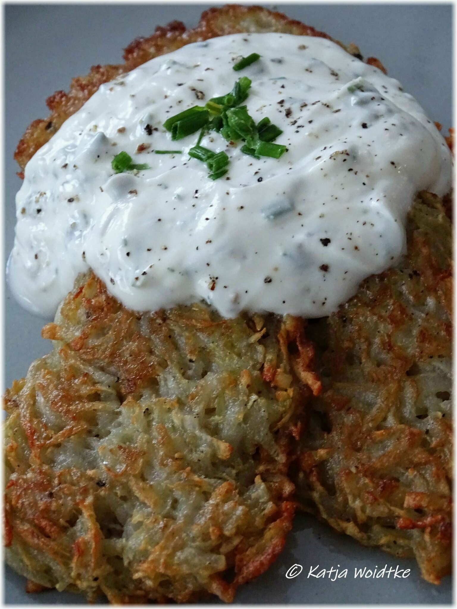 Rezepttipp: Tolle Knolle - Topinambur-Puffer mit Schnittlauchquark ...