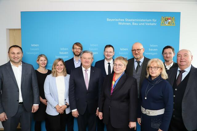 Verkehrsminister übergibt Förderbescheid für Studie "Mobilität neu ...