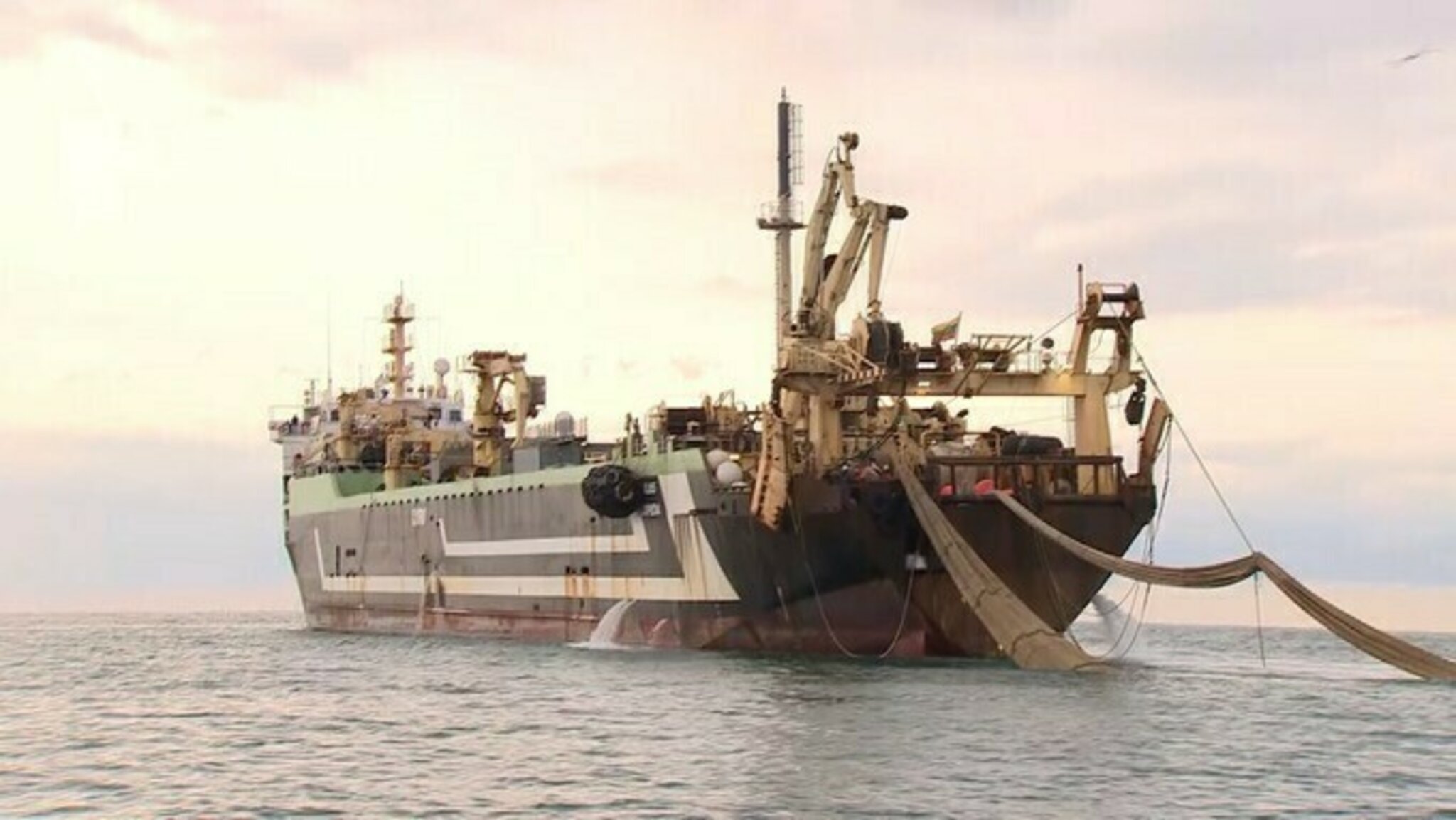 Supertrawler Margiris "Ein Todesstern in der Galaxie" - Augsburg