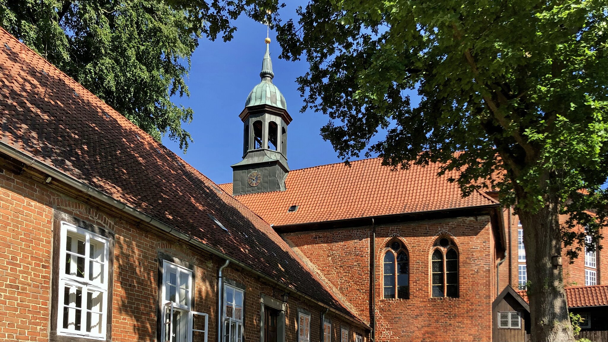 Walsrode, historisches Kloster und sehenswerter Klostergarten - Walsrode