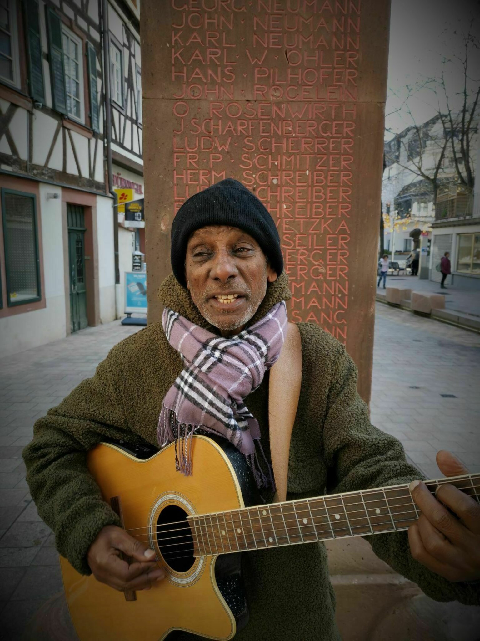 Singer-Songwriter SAID als Live-Act auf dem Haßlocher Forum am ...