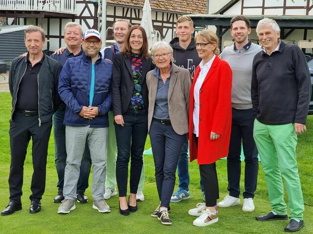 Traumschlag beim Rotary Benefiz Golfturnier: Mit einem „Hole-in-One ...