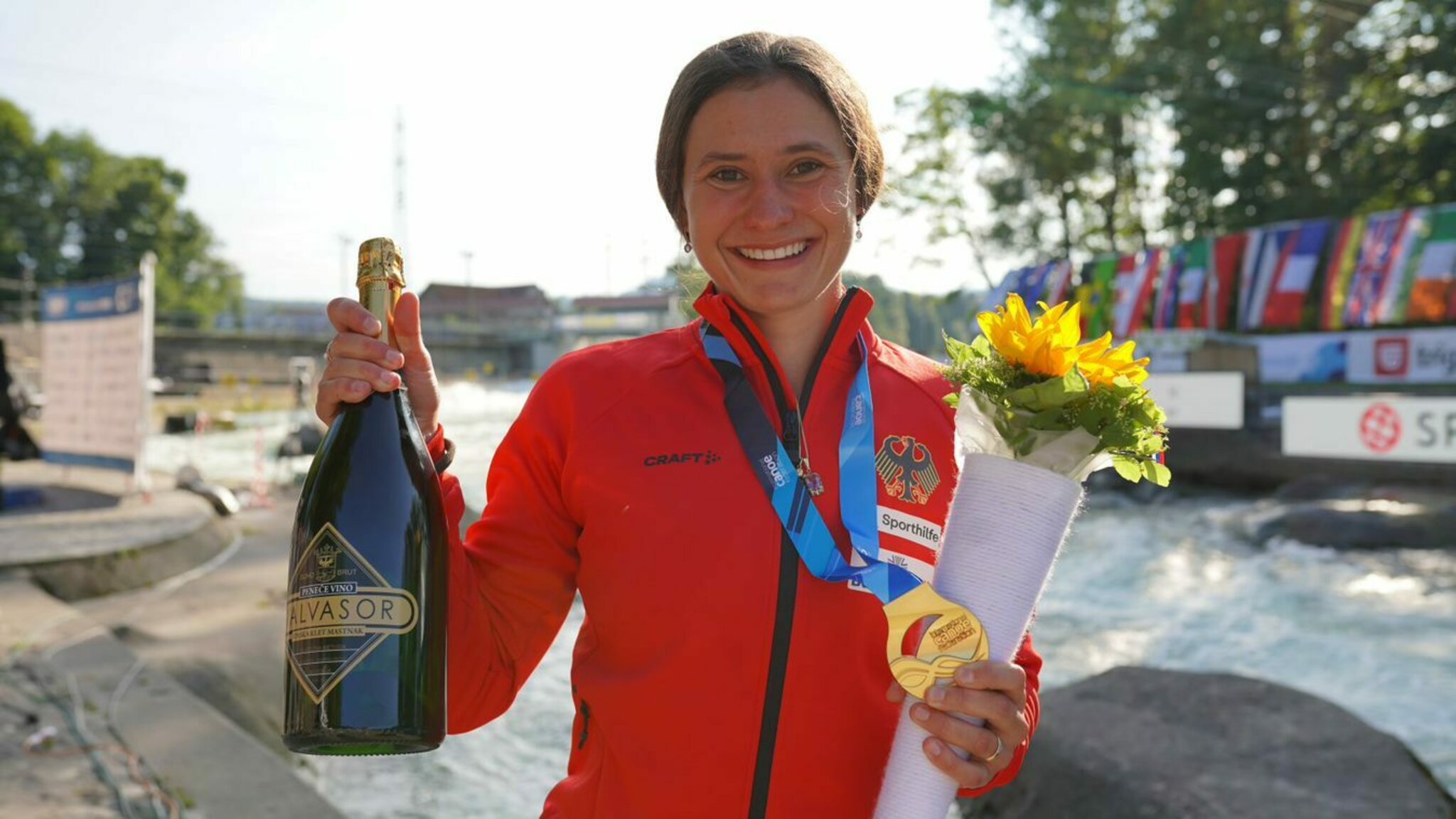 Jubel für Elena Lilik - Gold in Tacen!: C 1 Siegerin beim Kanuslalom ...