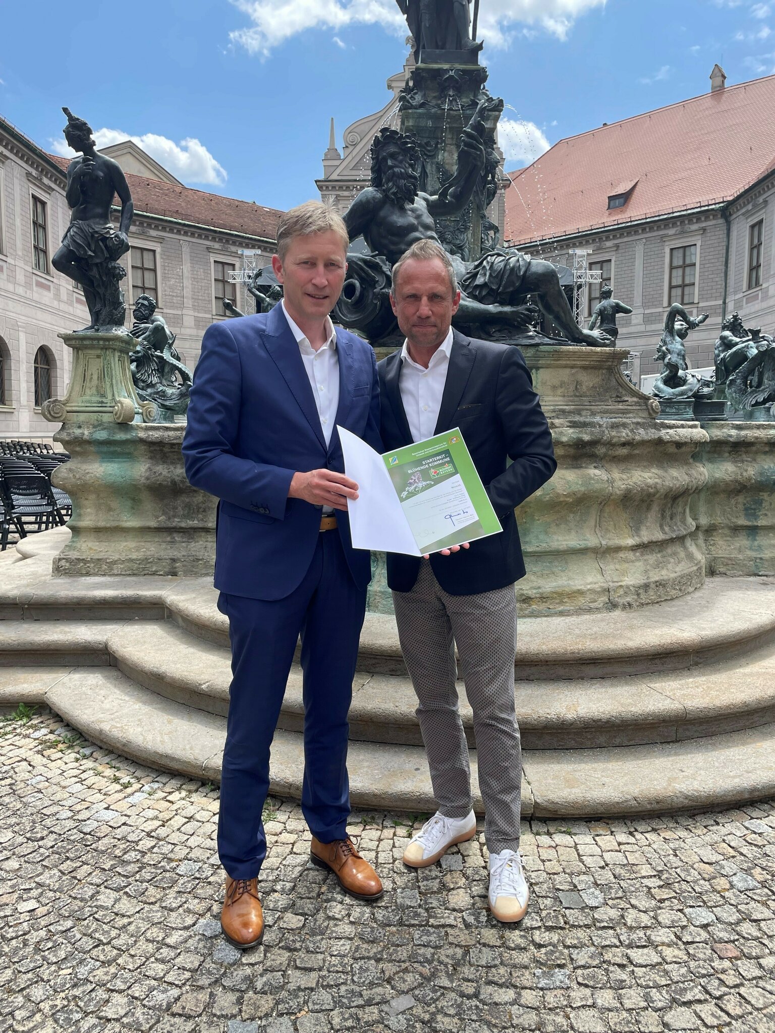 Umweltministerium prämiert "blühendes Neusäß": Neusäß erhält von Jury ...