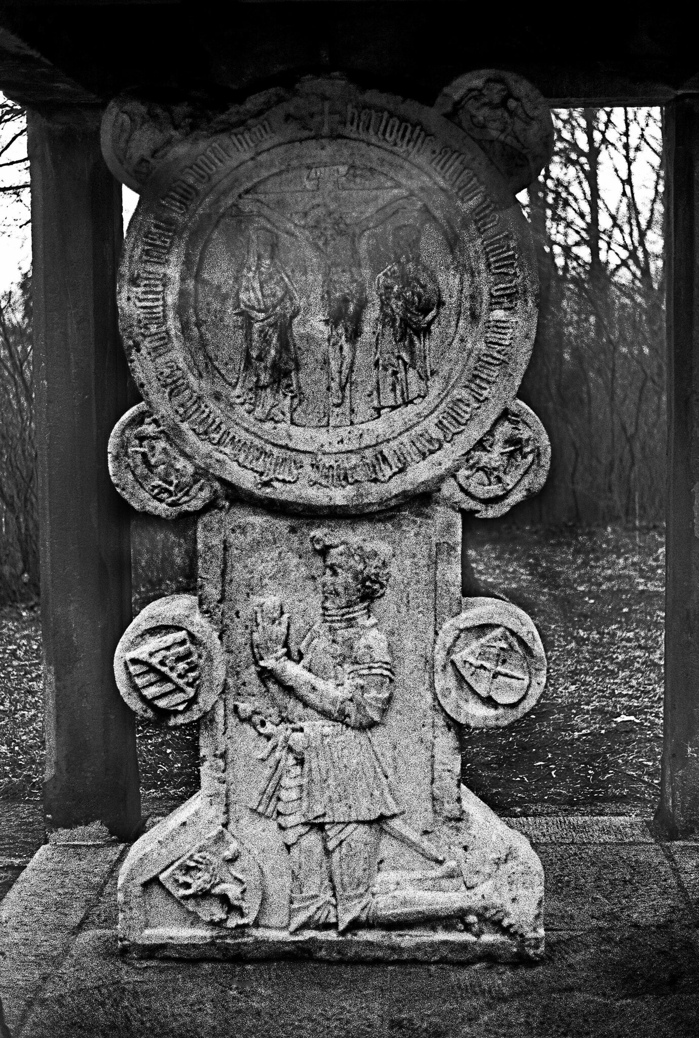 Alte Kreuzsteine: Das Herzog-Albrecht-Denkmal – eine zur Stein ...