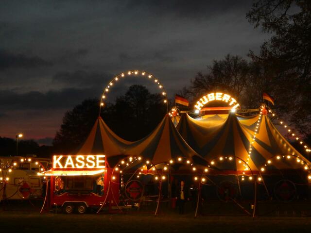 Manegenkunst mit spektakulärer Artistik: Huberti - Circusshow der ...
