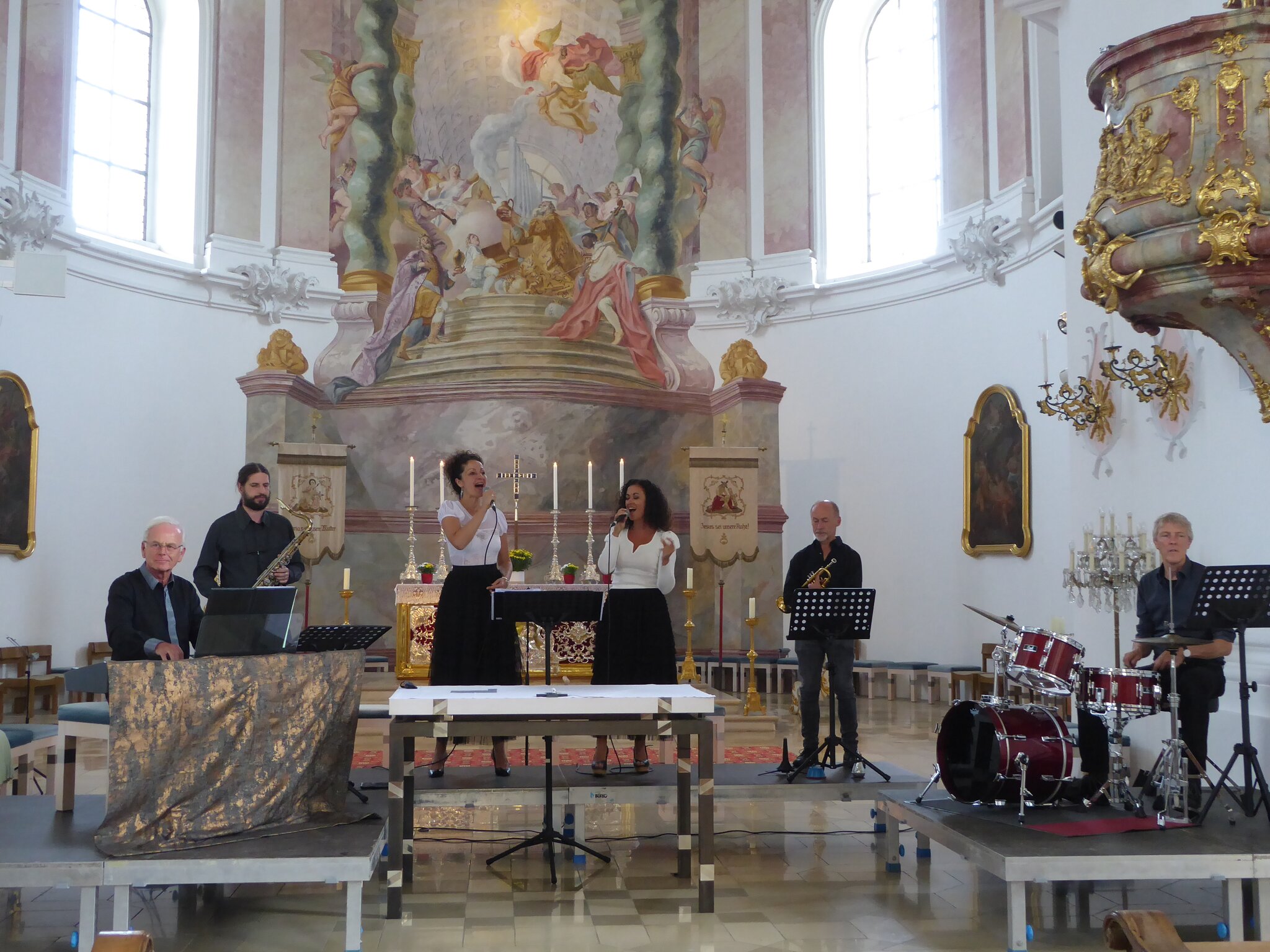 Konzerterlös für Herrgottsruh: Ein Benefiz-Gospelkonzert von Vocalissimo brachte 3.000 Euro für ...