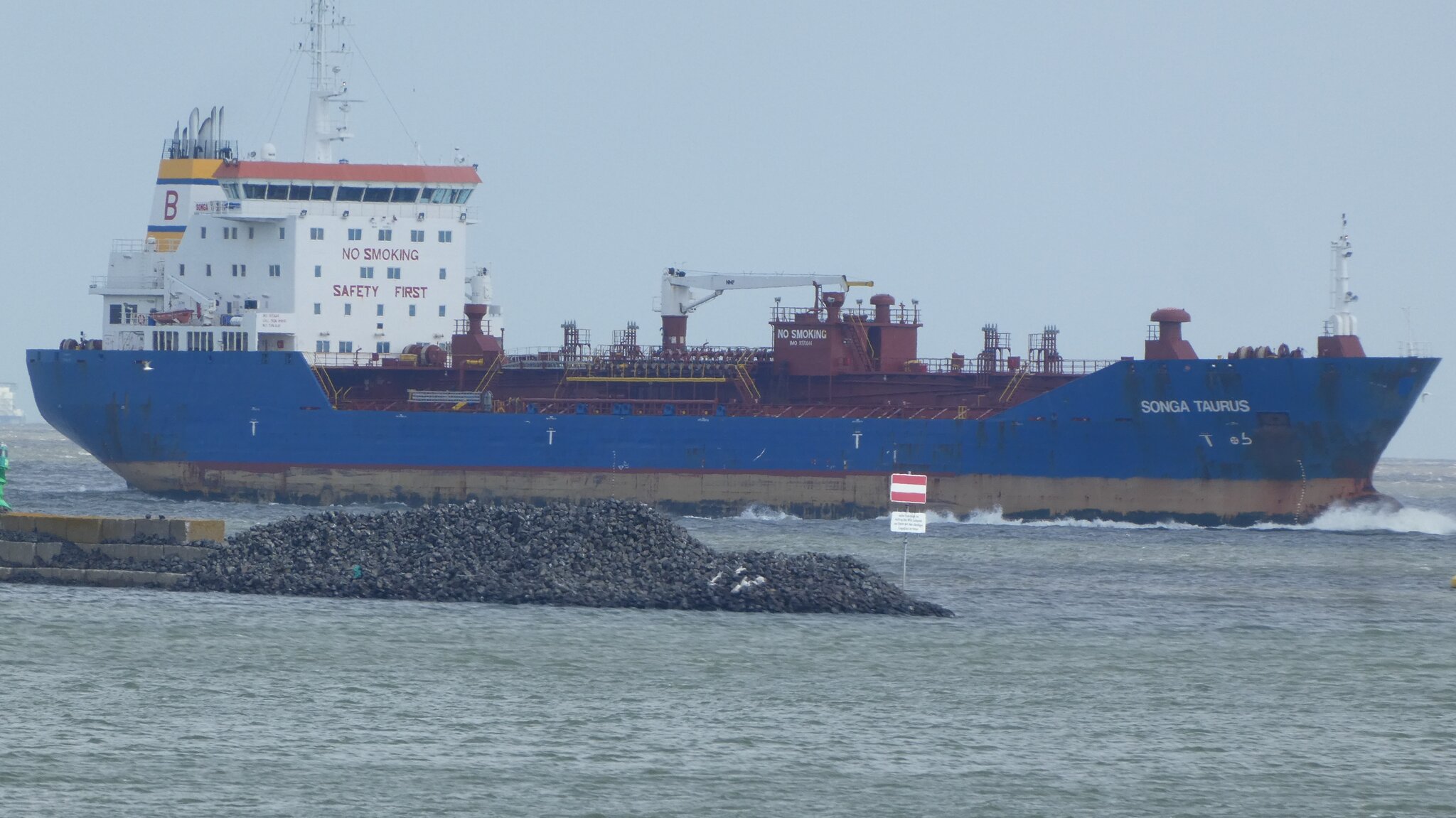 Tanker Songa Taurus: Der Chemikalien Tanker Songa Taurus in Cuxhaven ...
