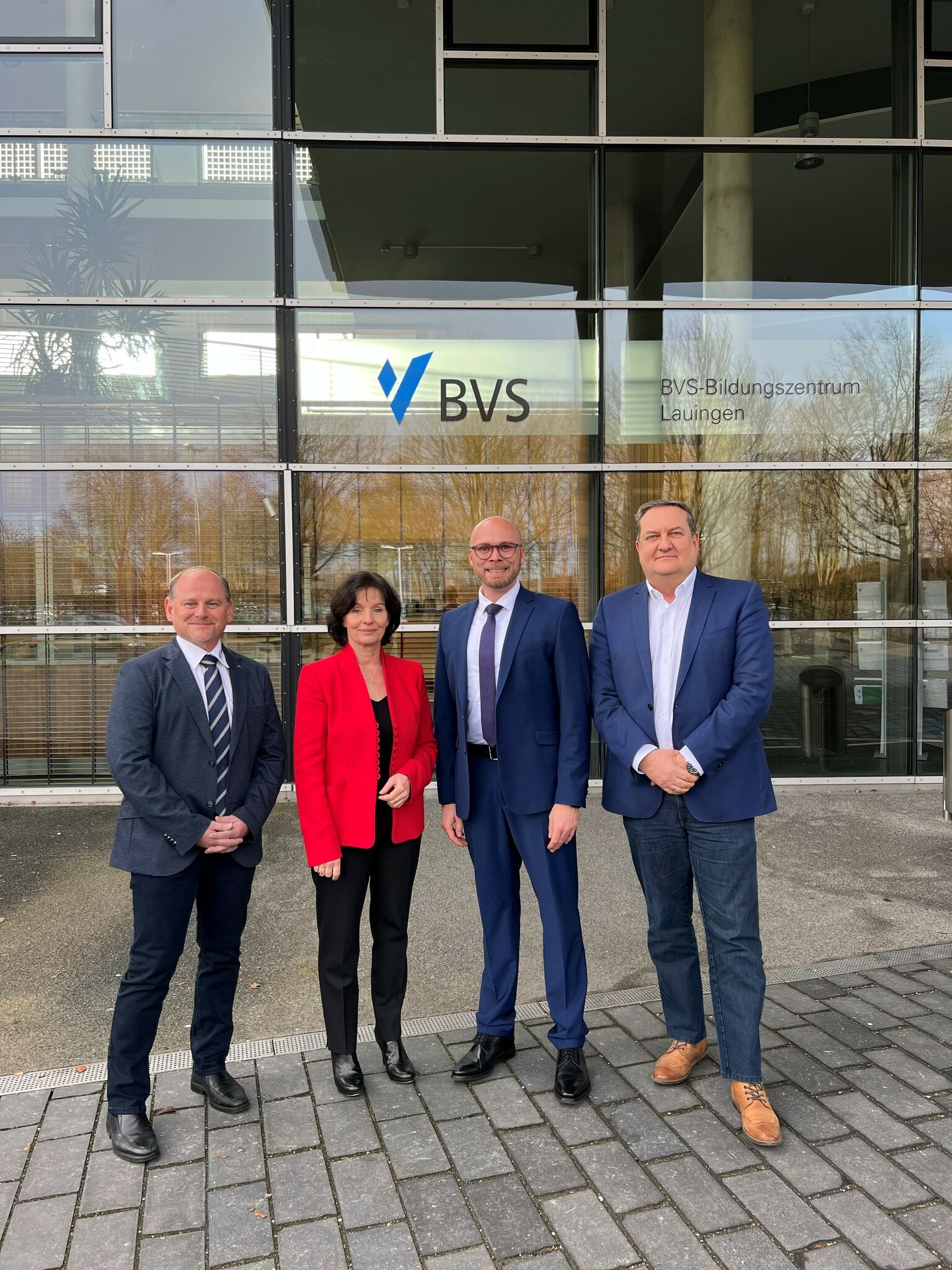 Ausbildungsoffensive: Digitalminister Mehring gibt in Lauingen ...