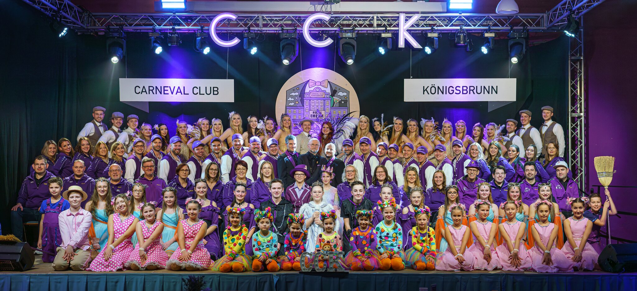 Der CCK Fantasia sagt:: Herzlich Willkommen im "Hotel Empire" - Königsbrunn