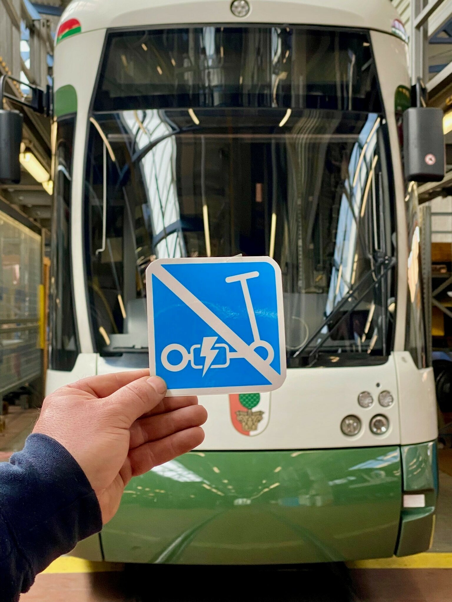 SWA: Mitnahme von Elektro-Rollern in Bus/Tram aus Sicherheitsgründen verboten - Augsburg