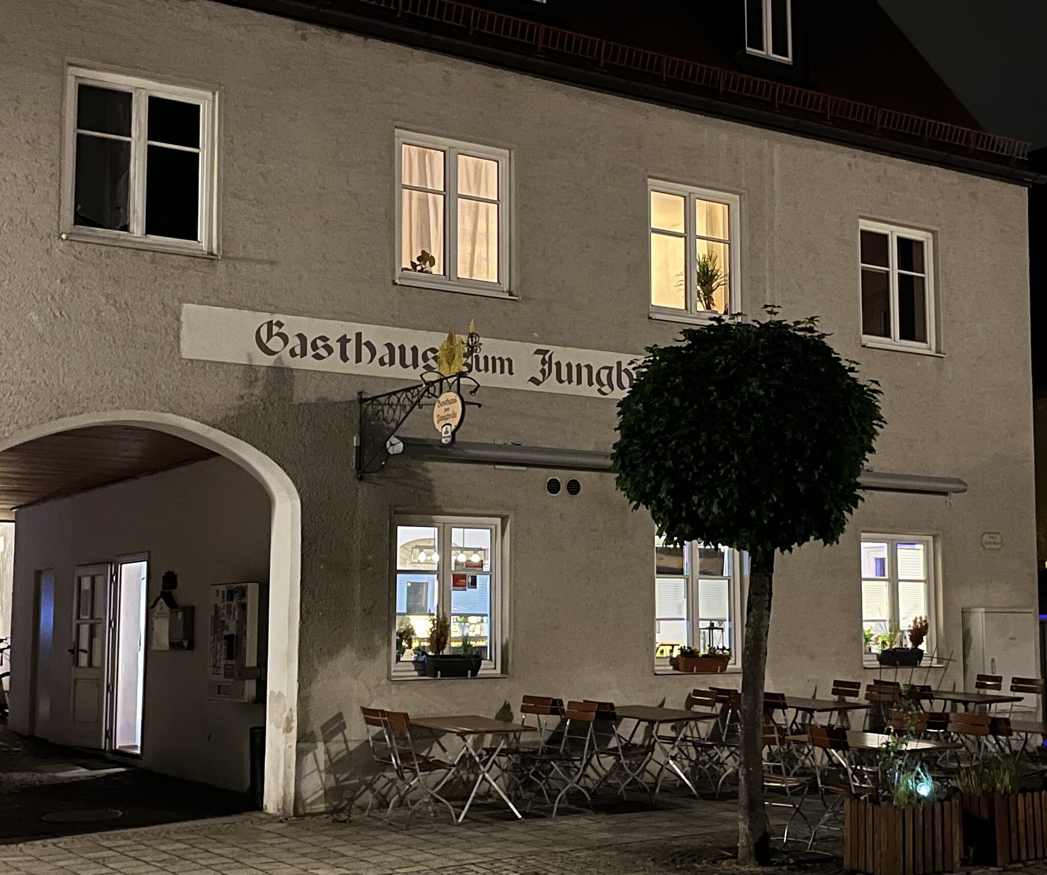 Wie die Natur im Frühjahr ...: "Gasthaus zum Jungbräu" erstrahlt in neuem Glanz - Friedberg