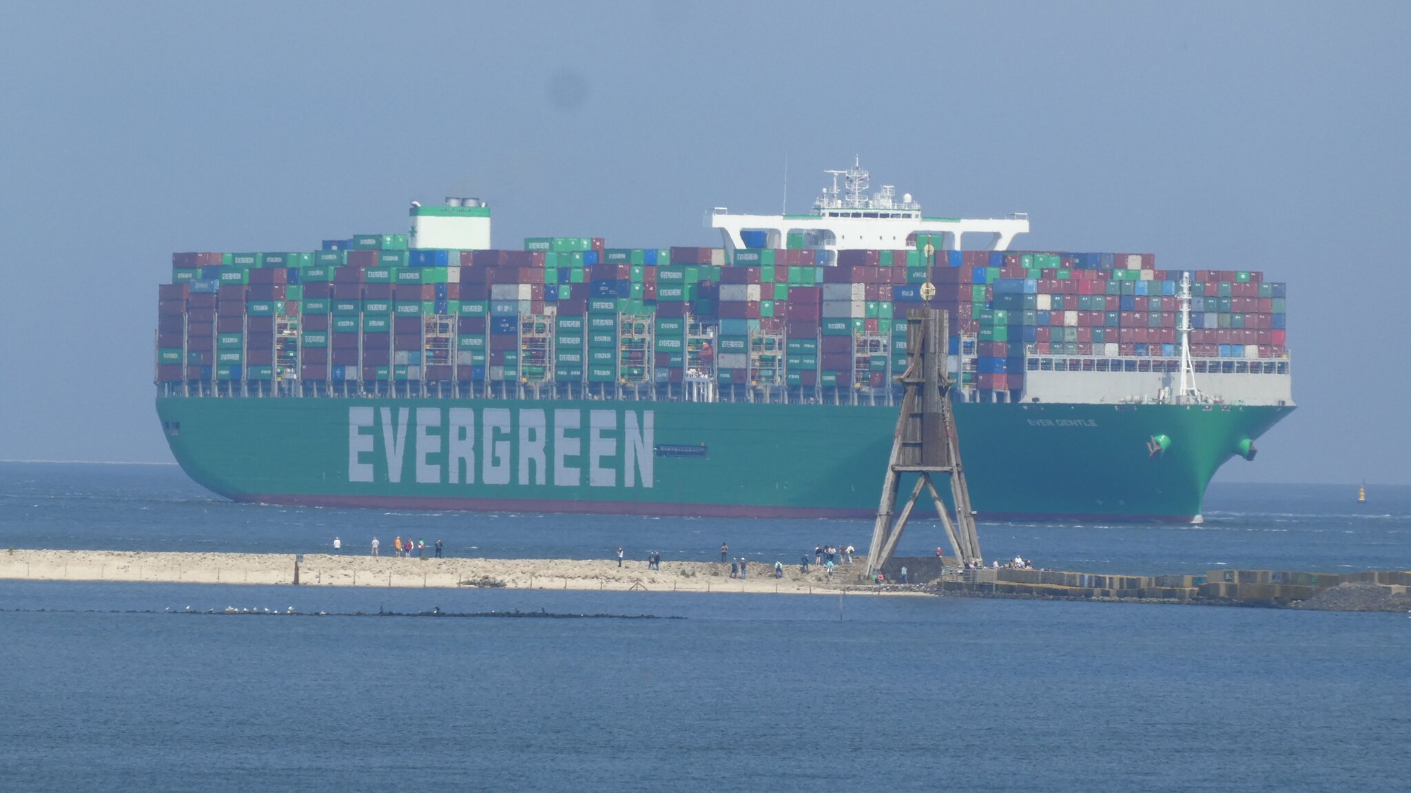 Containerschiff EVER GENTLE: Das Containerschiff Ever Gentle vor ...