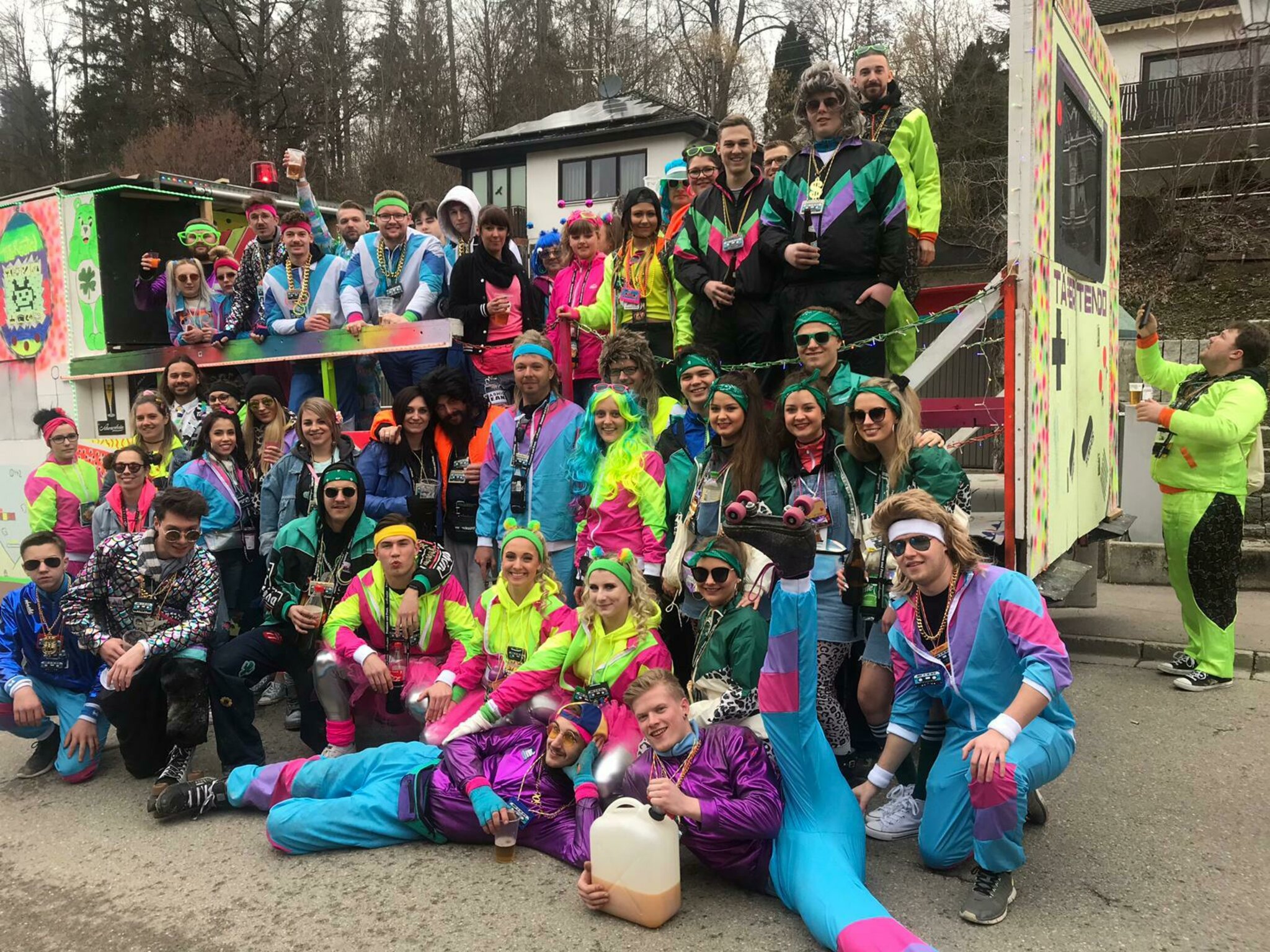 Traditionsverein Täfertingen: Vom Maibaum zum Faschingswagen – Ein ...