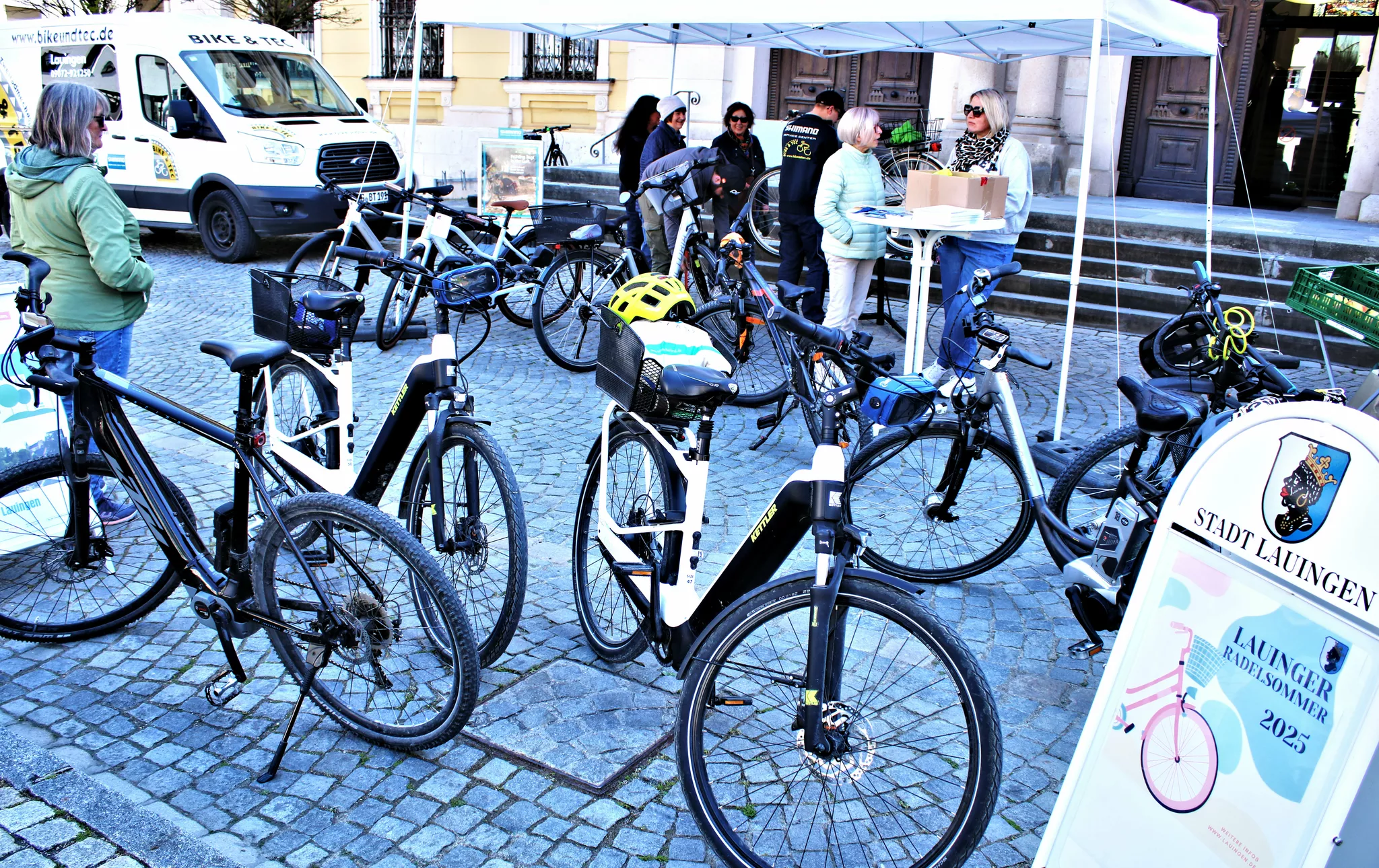 Lauinger Radelsommer 2025 startet: Radlcheck auf dem Marktplatz ...