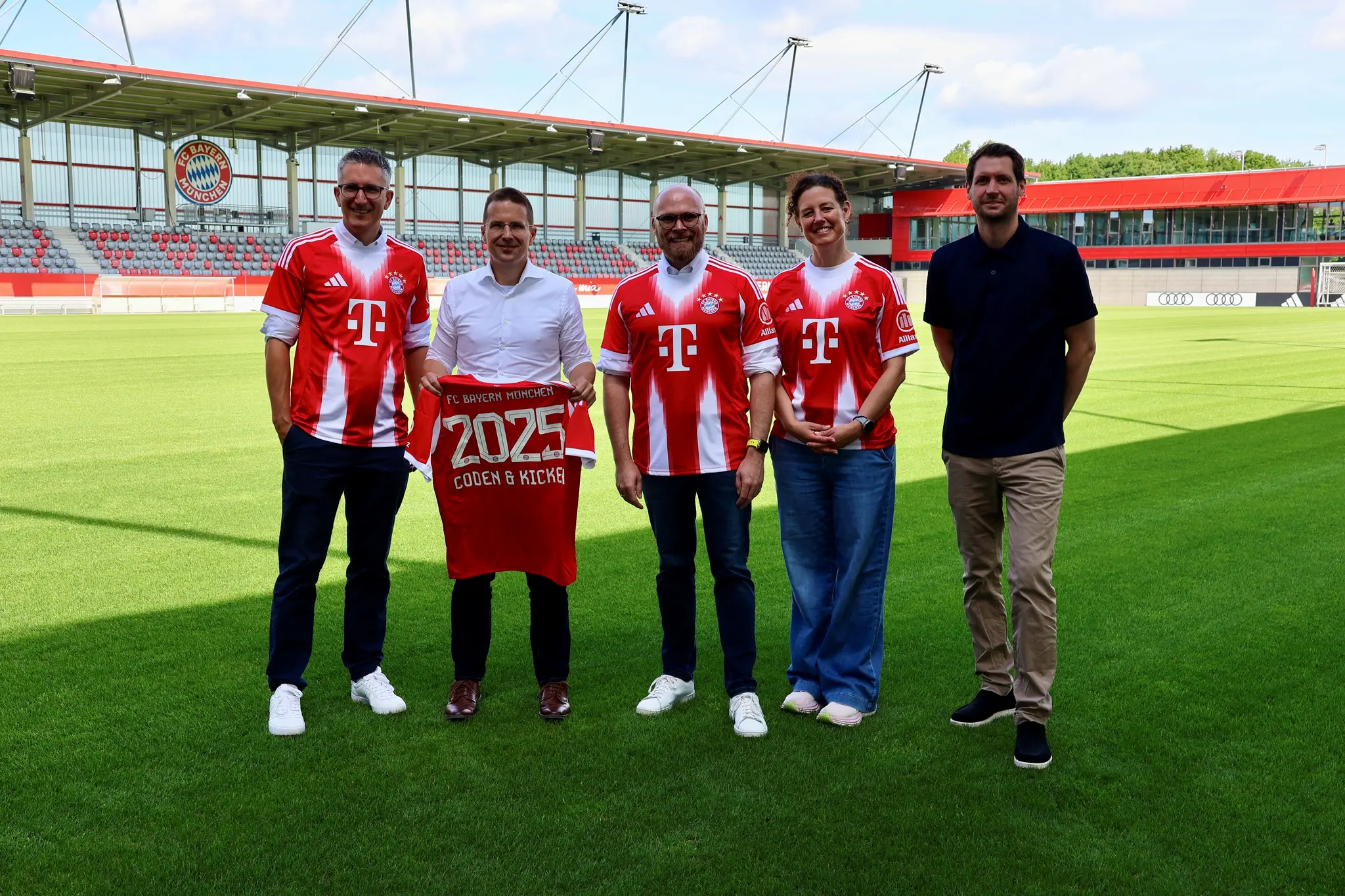 Digitale Talente am Ball: BayCode begeistert mit innovativem ...