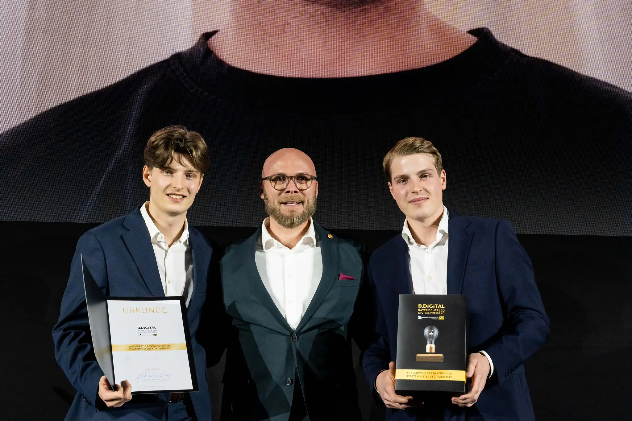 Bayerischer Digitalpreis B.DiGiTAL 2025: Minister Mehring ehrt Kidgonet ...