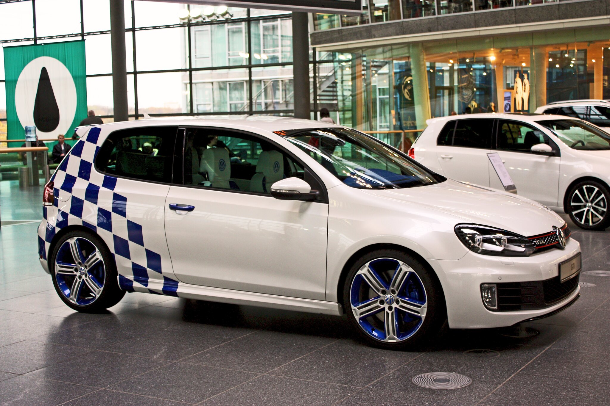 3. November 2010. Autostadt von Volkswagen in WOB. Video