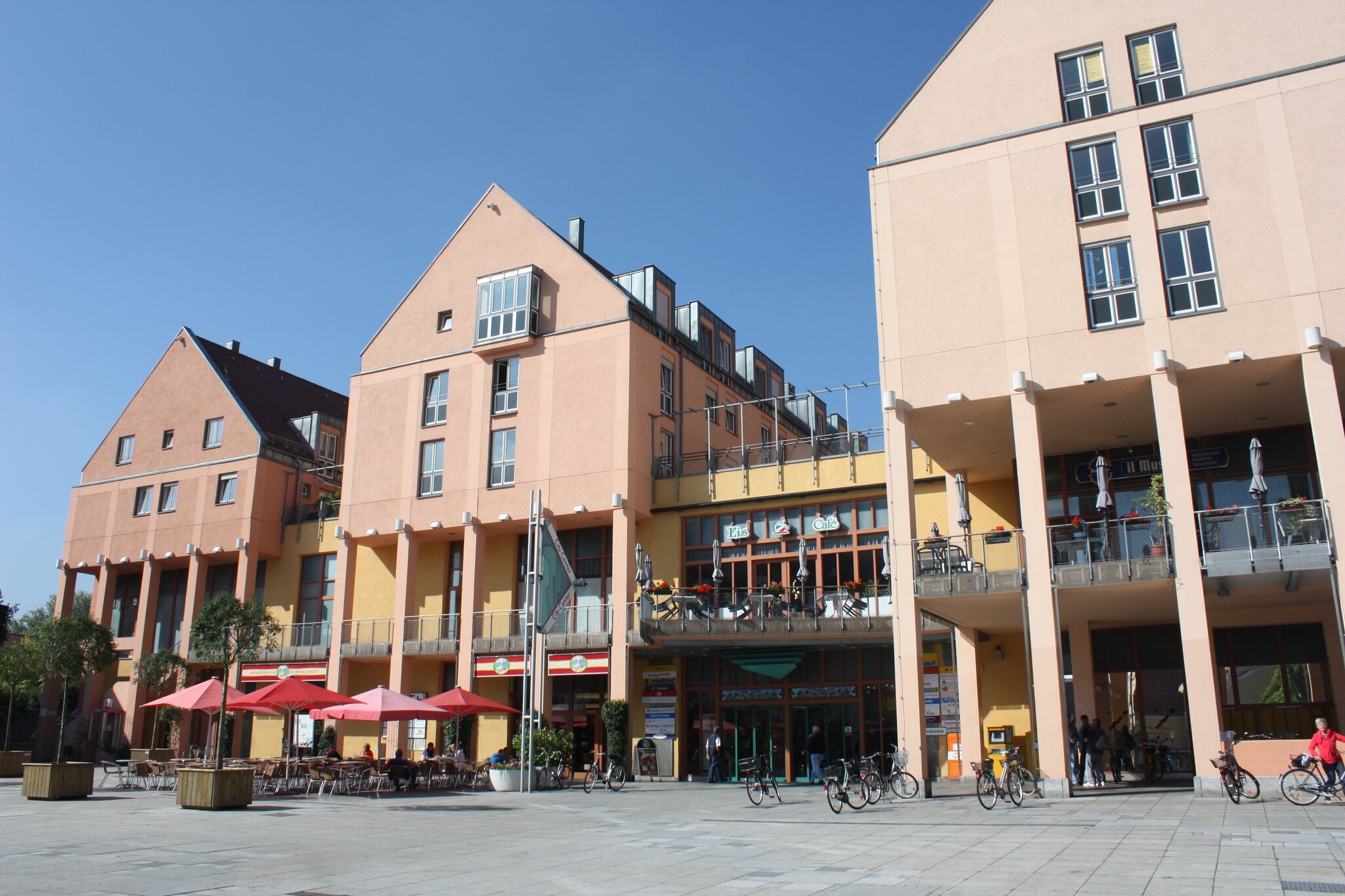 Einkaufen direkt vor der Haustür - Das City-Center in Gersthofen bietet ...