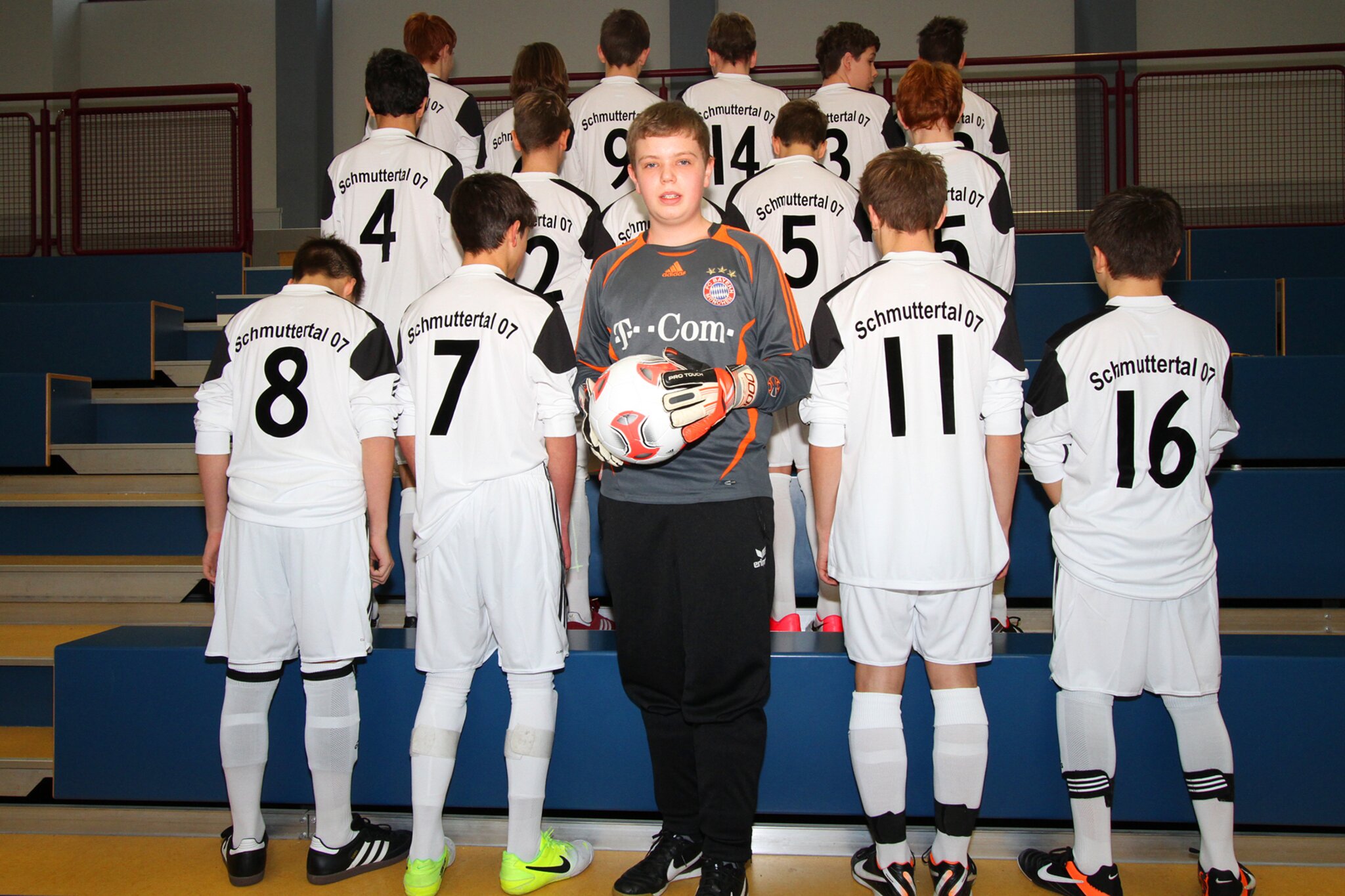 F-Junioren vom TSV Steppach und C-Junioren von der JFG Schmuttertal 07 bei der Landkreisendrunde ...