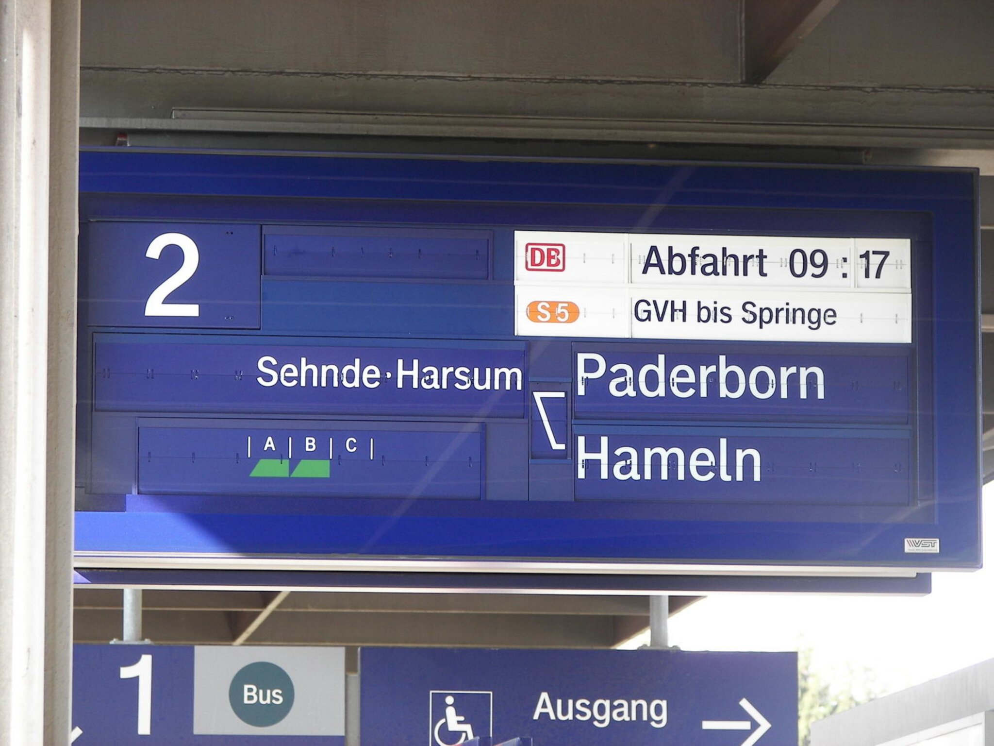 Wo mag dieser Zug abfahren? ein Blick auf die Landkarte...